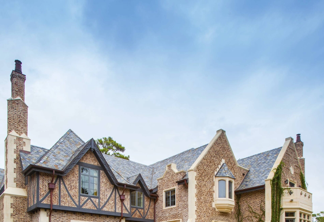 Luxurious River Oaks Estate: A Touch of English Countryside