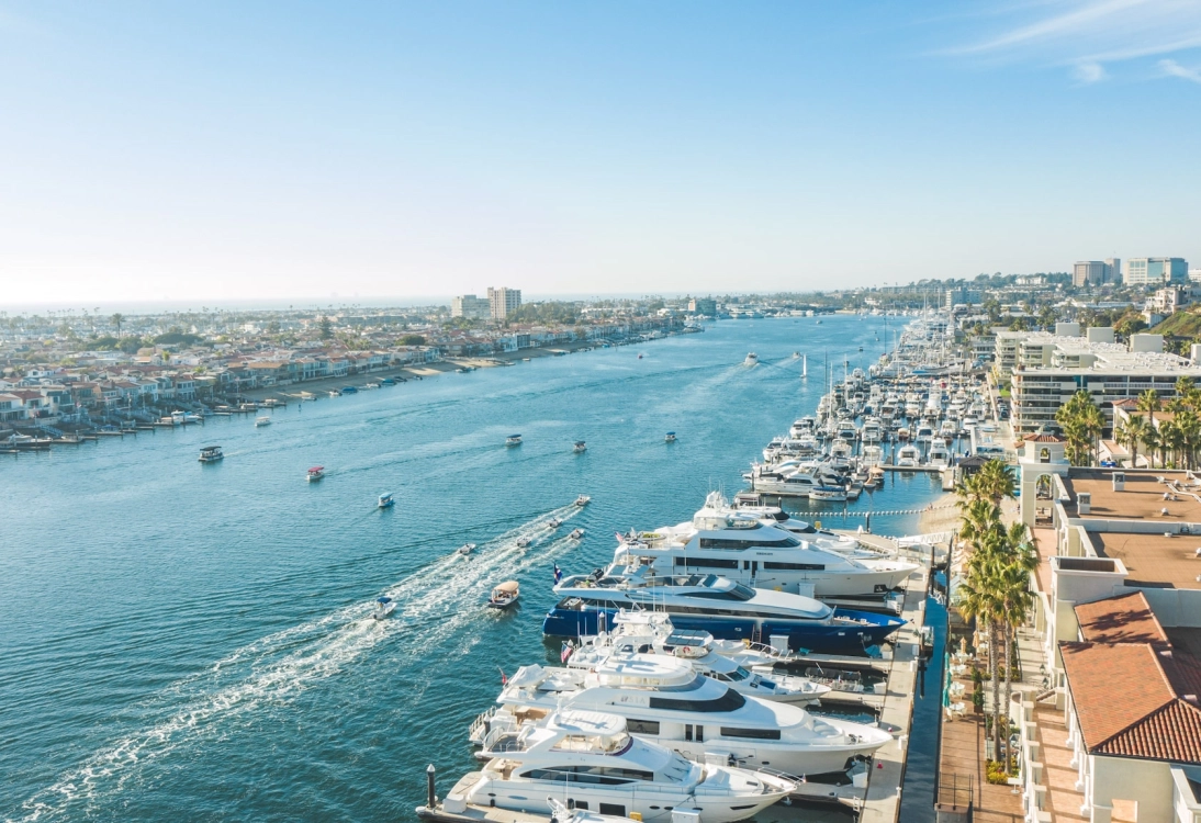 Discover Newport Beach: Top Hotels, Dining, and Shopping Guide