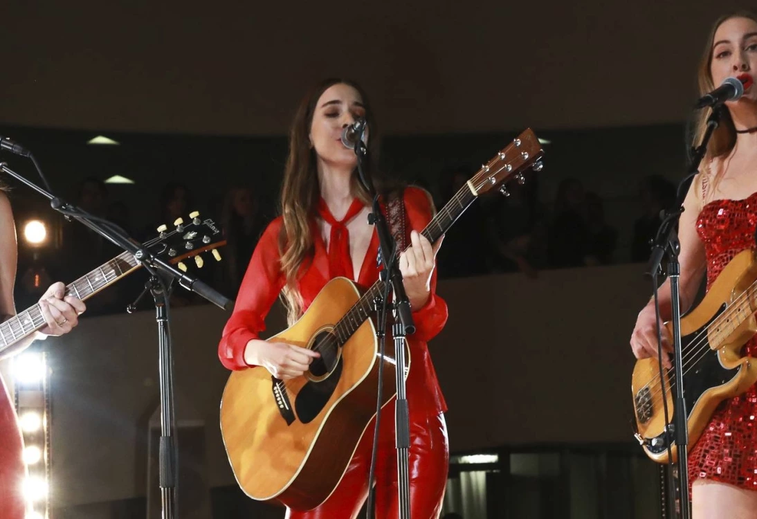 Famous Sibling Bands in Music History: 13 Iconic Groups