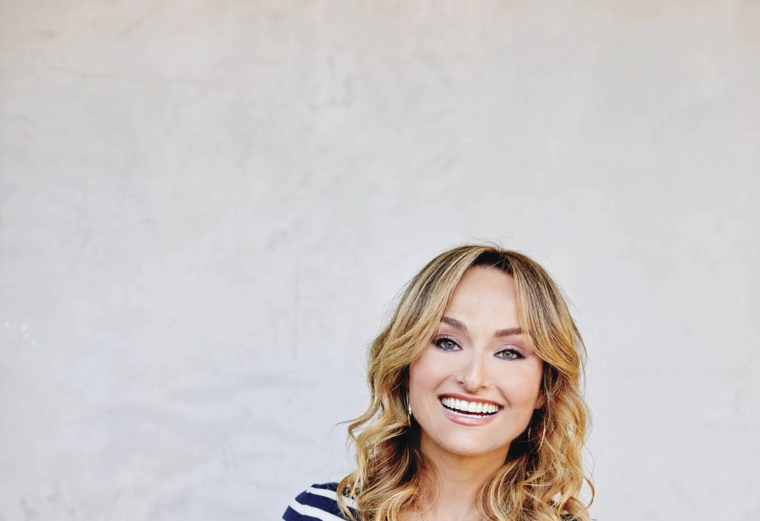 Giada's Ultimate Raspberry Dressing Salad Recipe
