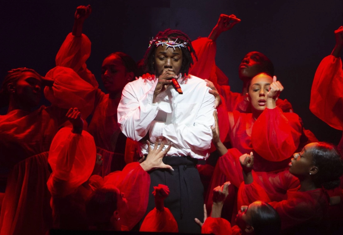 Kendrick Lamar's Dazzling Tiffany Crown Stuns at Glastonbury