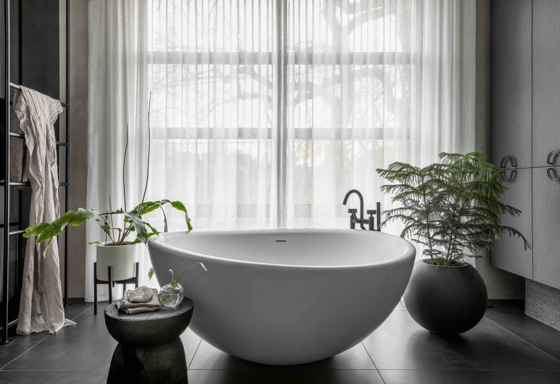 Best Luxury Bathroom Design: A Serene Parisian Retreat