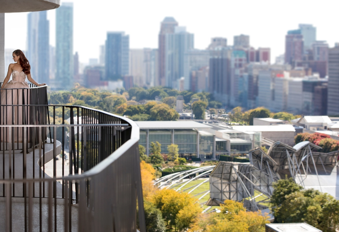 Elegant Chicago Wedding at Radisson Blu Aqua
