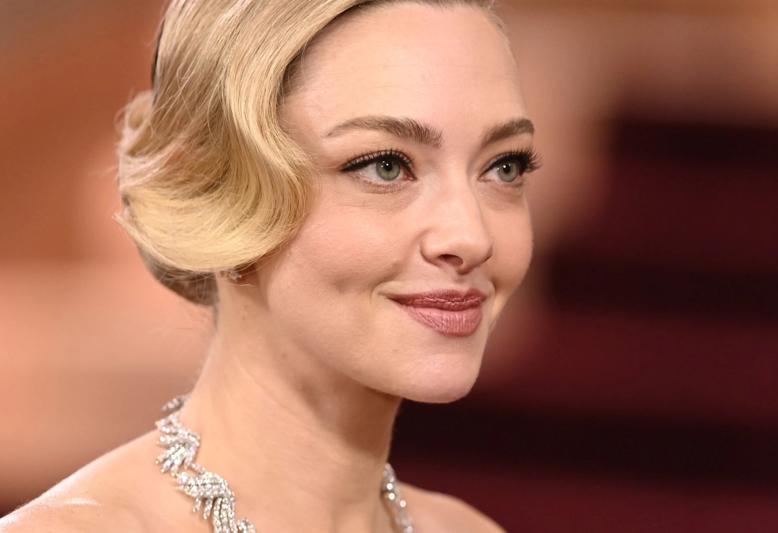 Amanda Seyfried Stuns in Versace at the 2026 Golden Globes