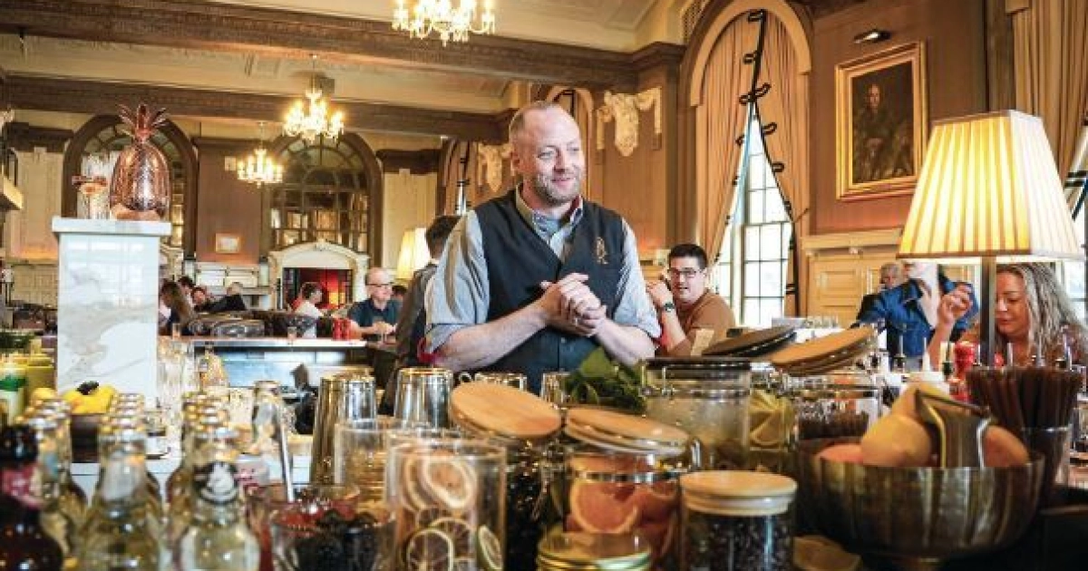 OAK Long Bar + Kitchen Debuts a New Cocktail Menu