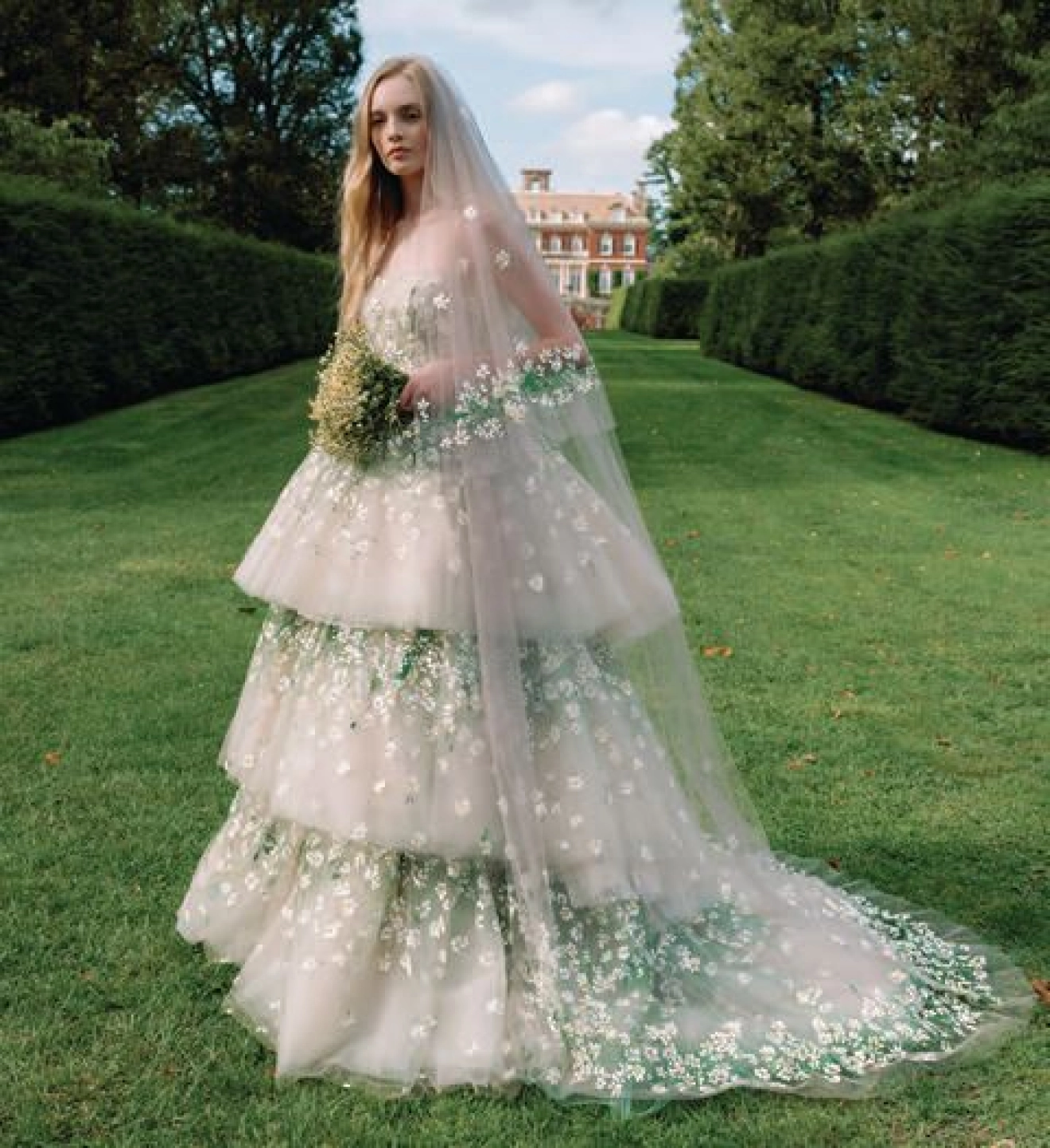 2026 Bridal Fashion Trends: Elegance, Structure & Floral Art