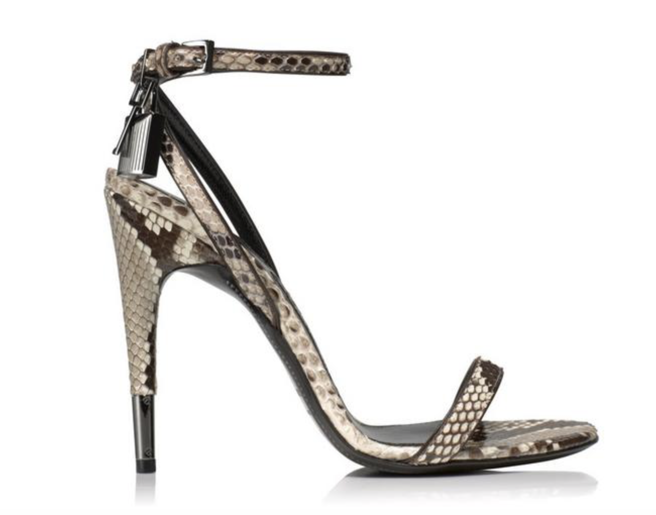 Chic Ways to Wear the Snakeskin Trend in Everyday Outfits
