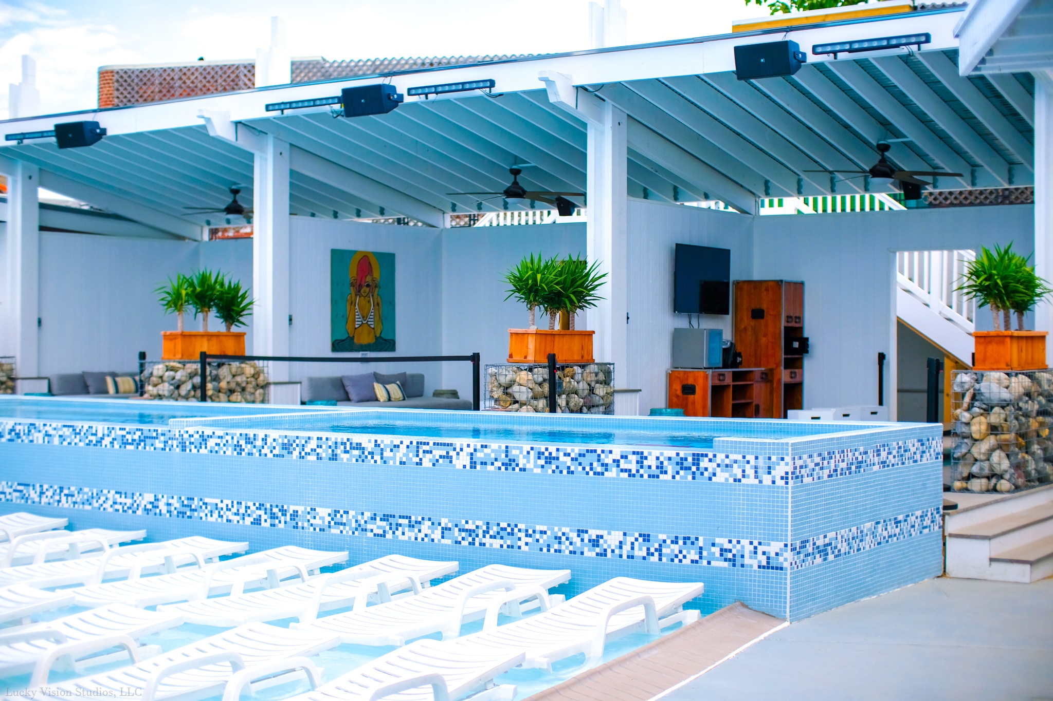 Luxurious Pools: Top 7 Summer Resorts for Ultimate Relaxation