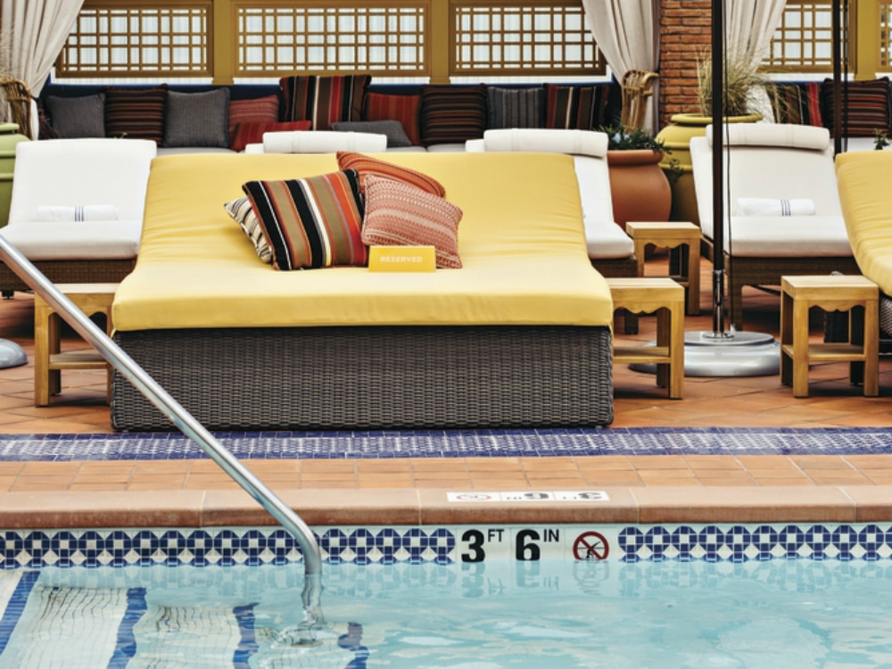 Ultimate Vegas Poolside Dining: Top 4 Hot Spots