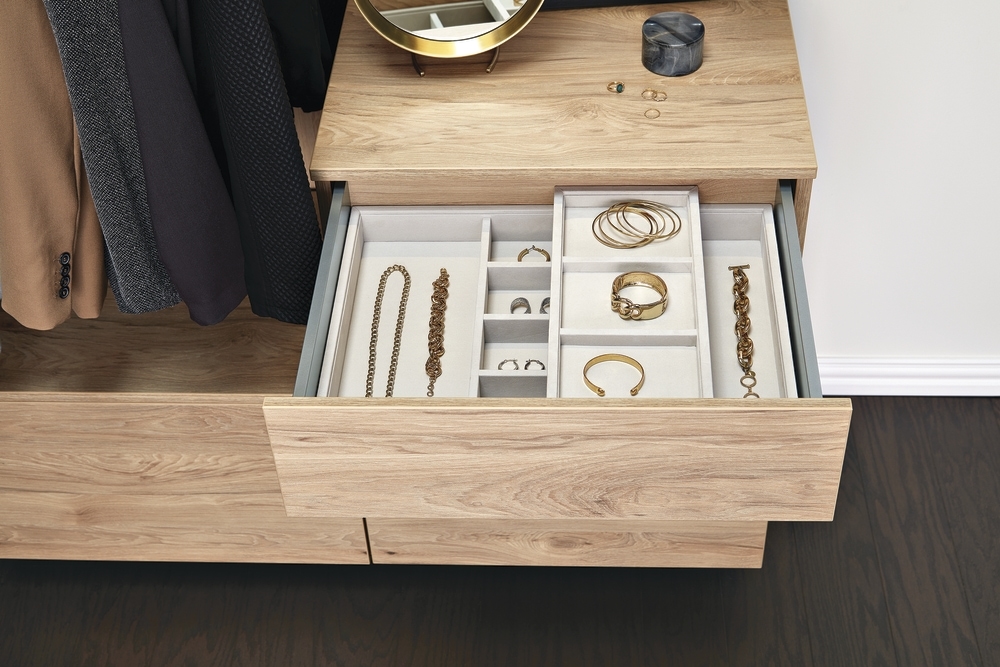 Discover Luxurious Custom Closets with Avera