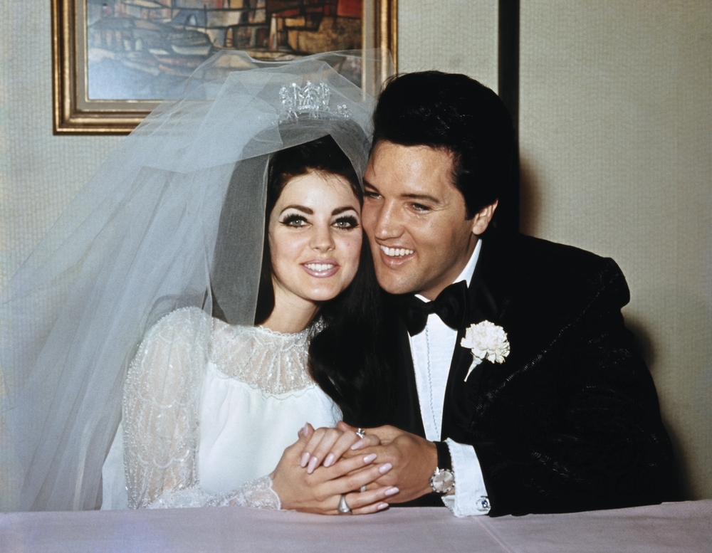 Trashy Divorces Podcast: History, Gossip & Celebrity Drama