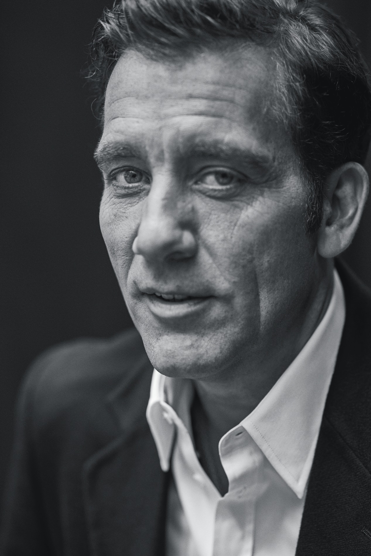 Clive Owen on Acting, Family & Defying Sex Symbol Status