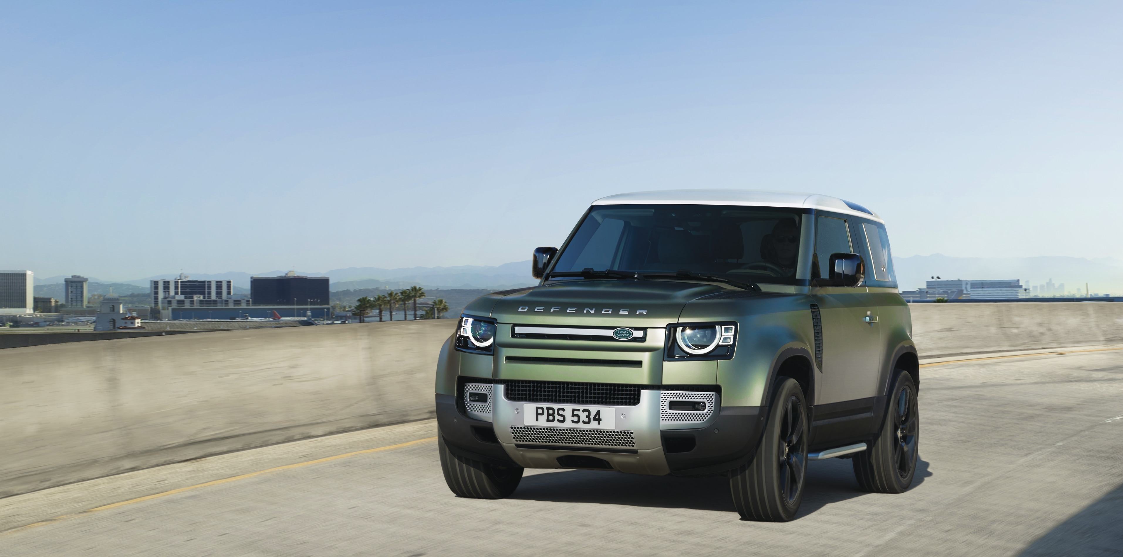 Discover the Revamped 2020 Land Rover Defender's Key Features