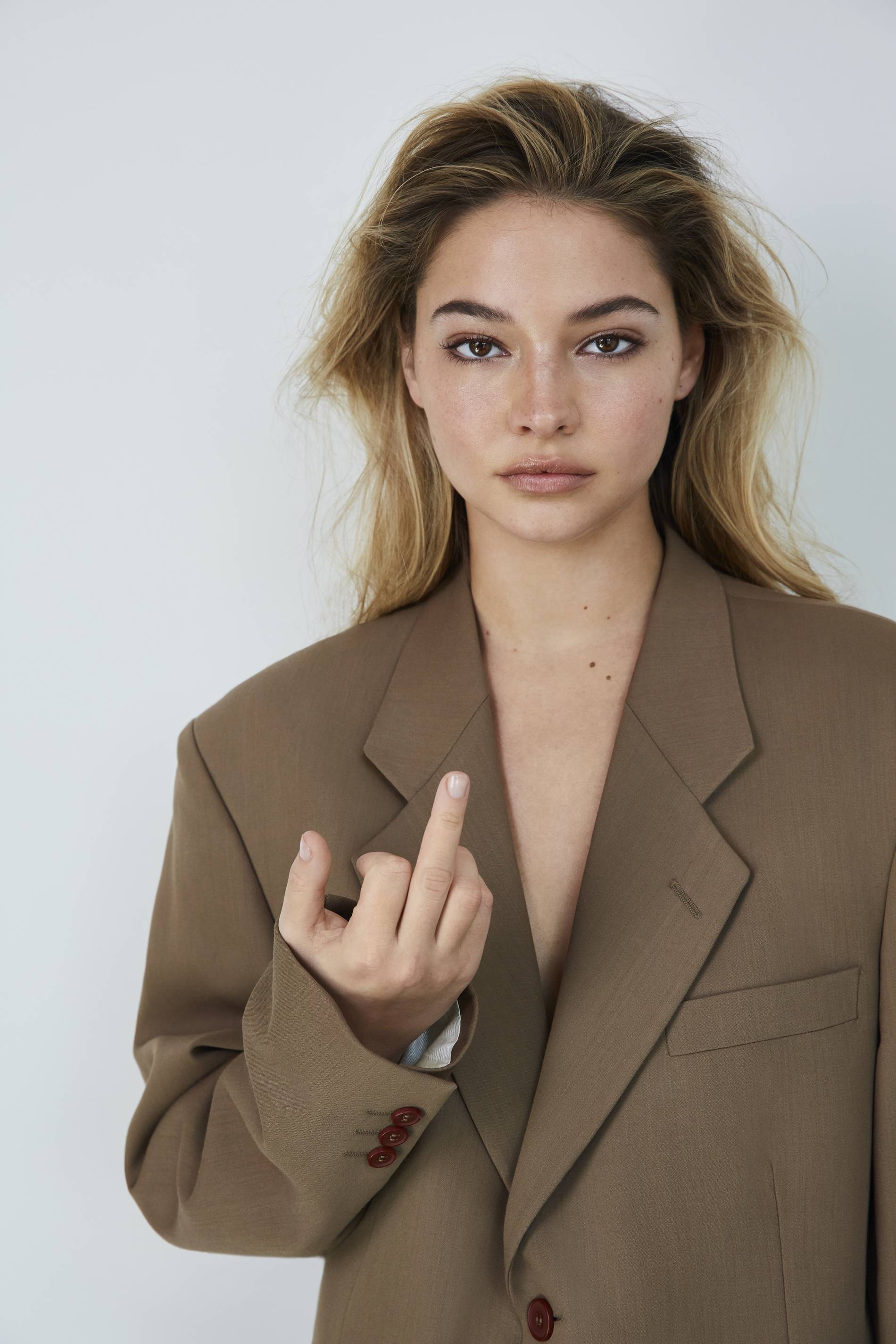 Madelyn Cline: Finding Her Voice in Outer Banks