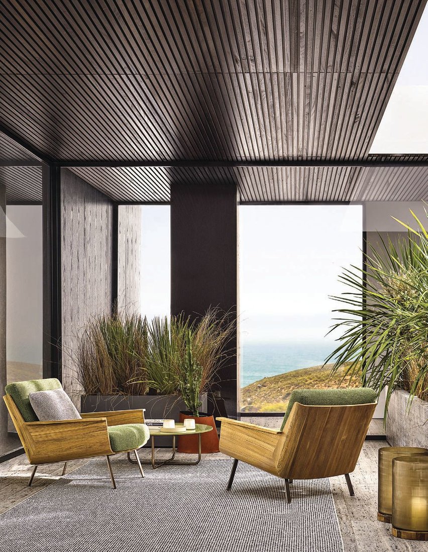 Warm-Weather Trends: Seaport's New Style & Dining Hotspots