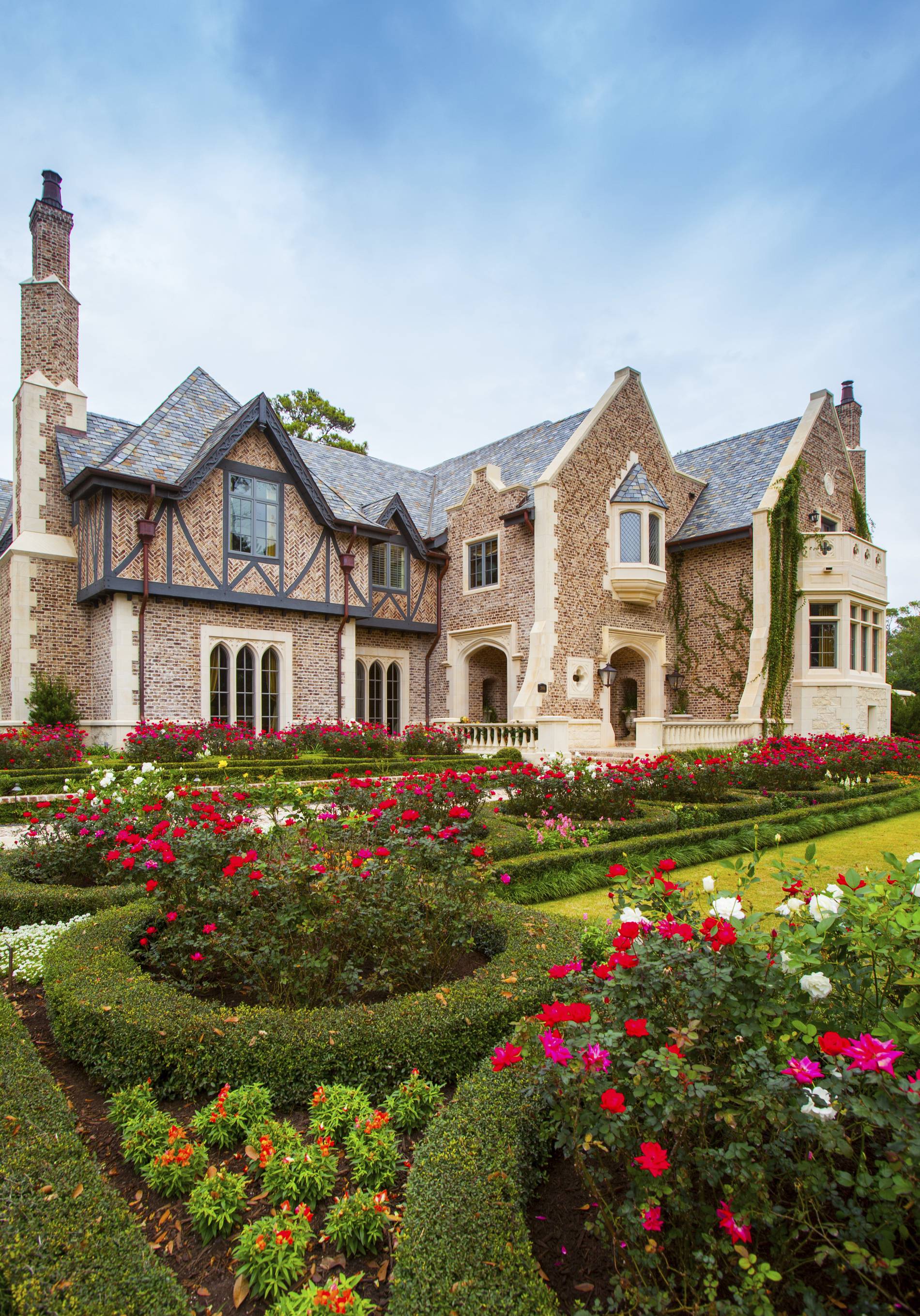 Luxurious River Oaks Estate: A Touch of English Countryside