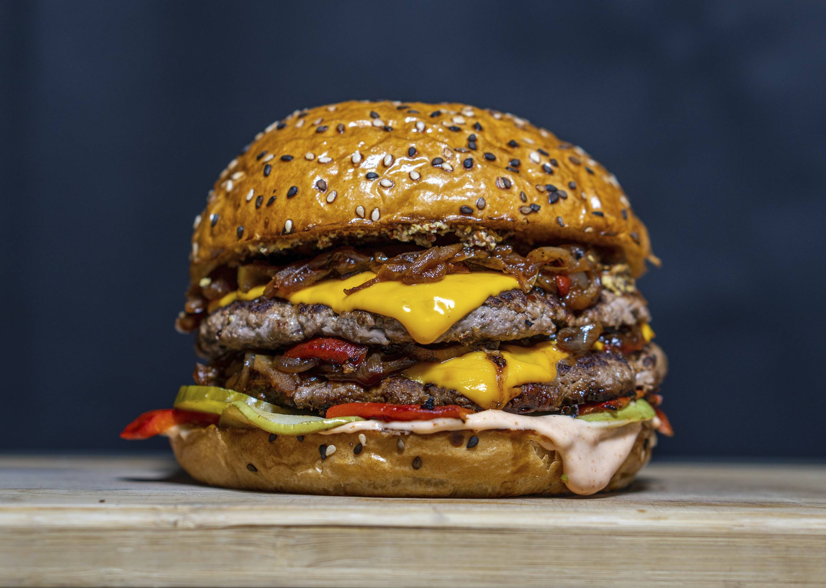 Savor Perfect Wine Pairings for National Cheeseburger Day