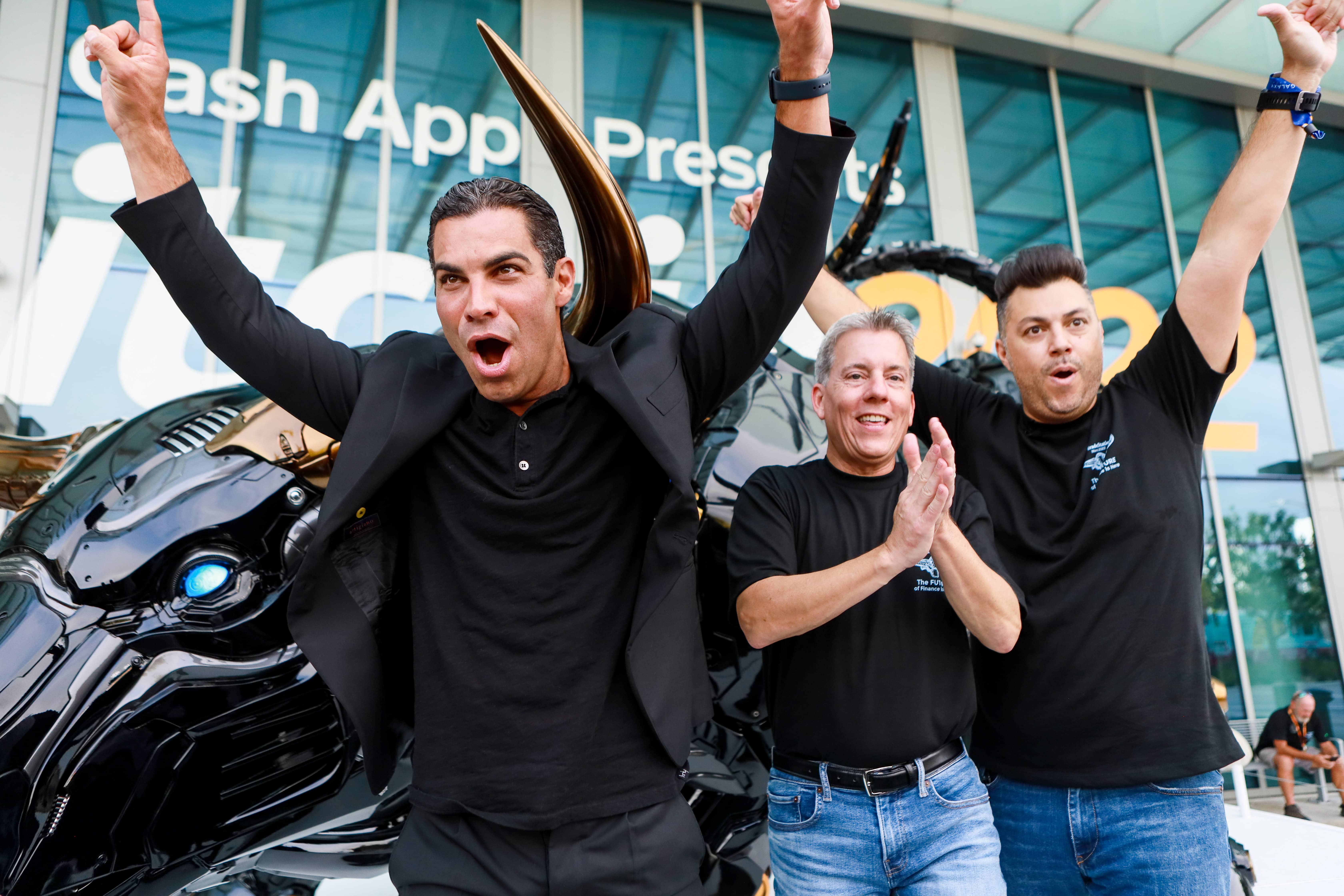 Miami Bull Statue Unveiled: A Symbol of Fintech Innovation