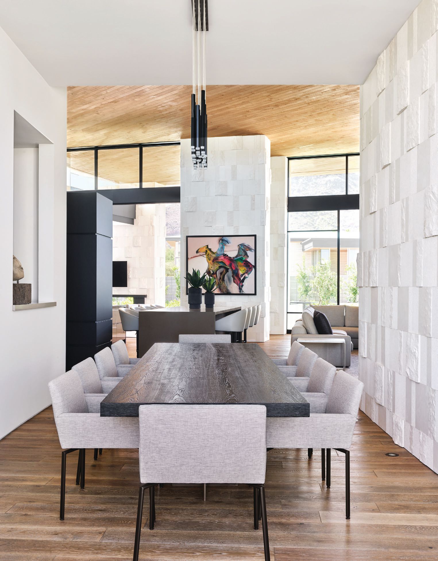 Desert Elegance: A Modern Home in Paradise Valley