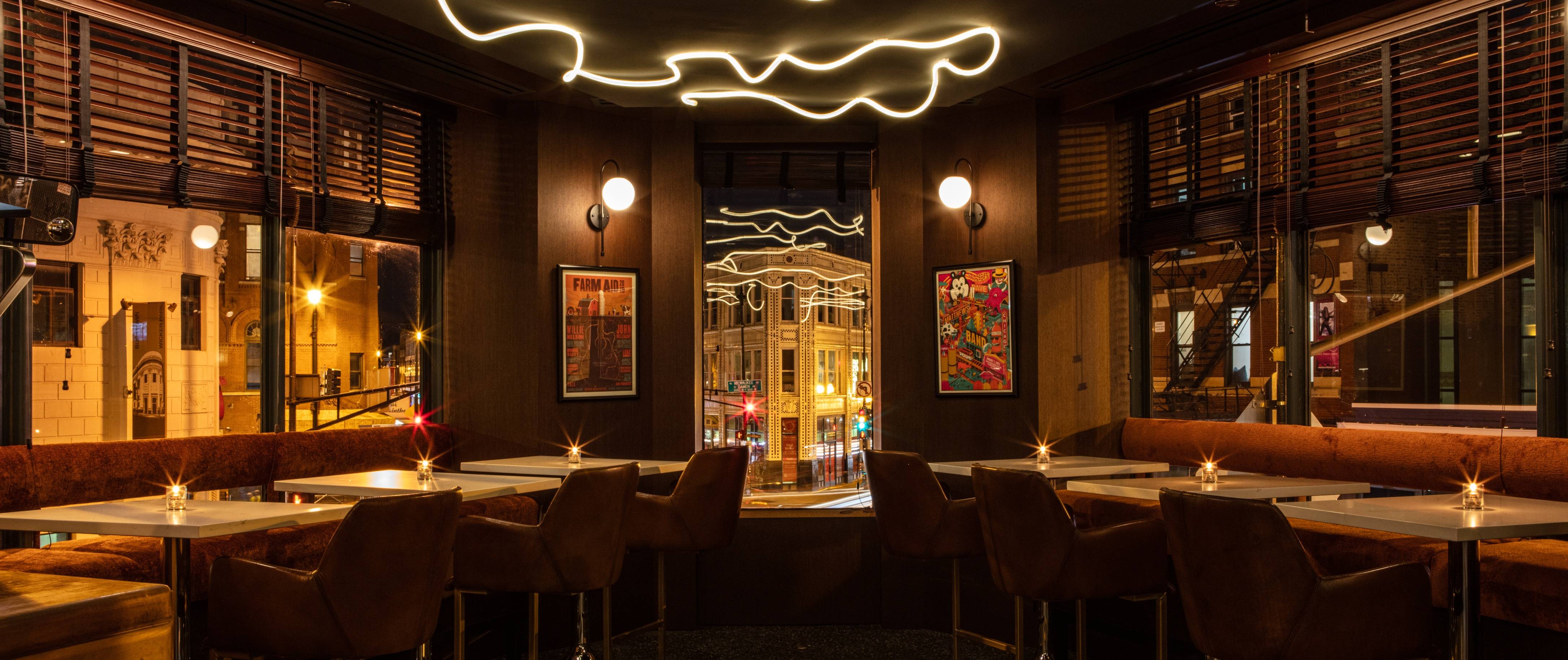 90s Nostalgia at Clever Coyote Bar in Chicago's Robey Hotel