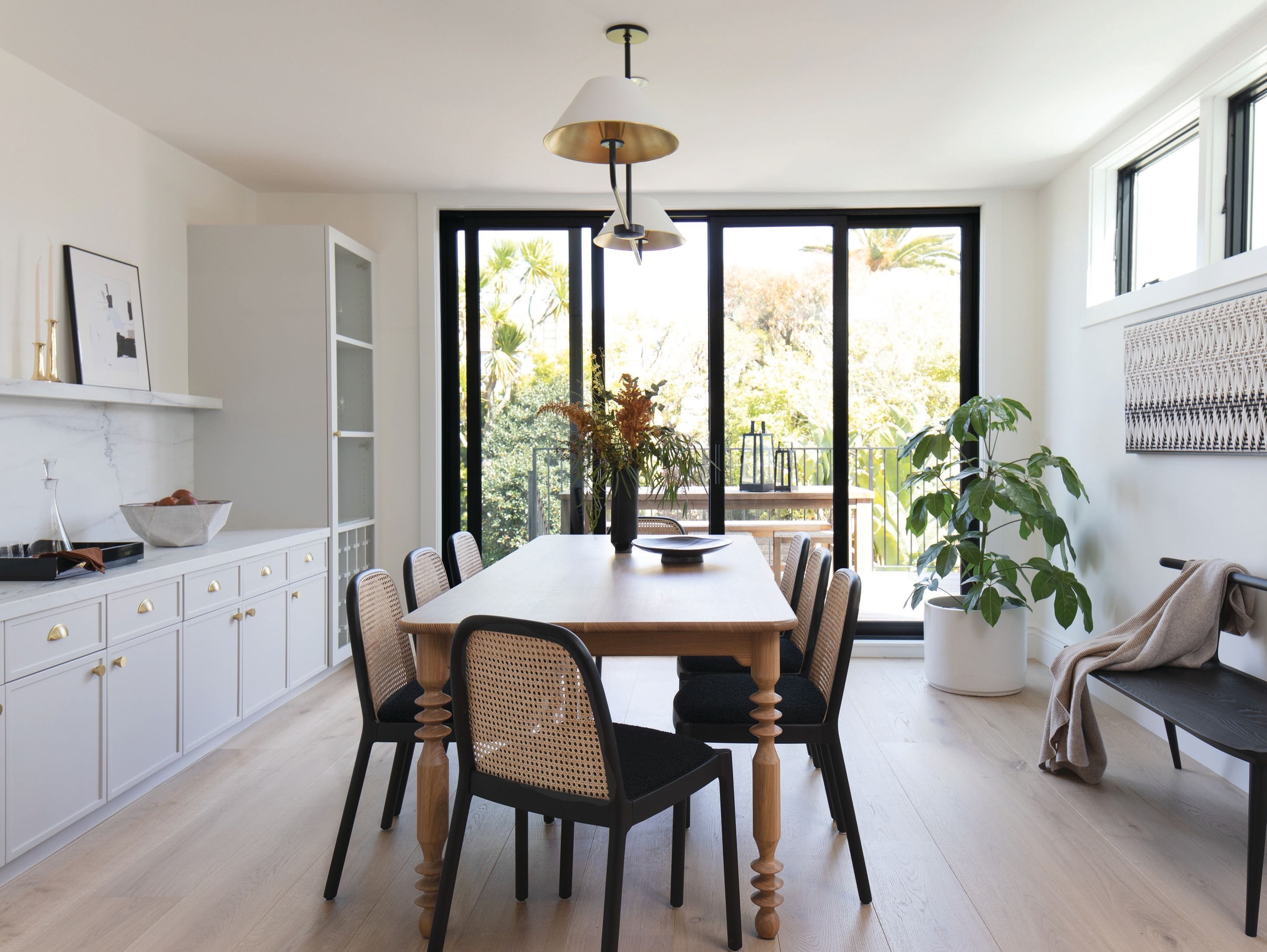 Stylish Sea Cliff Home Design by K Interiors