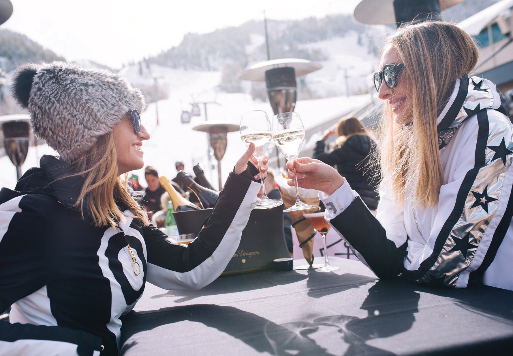 Top Bars for Apru00e8s-Ski in Aspen: Toast After Skiing