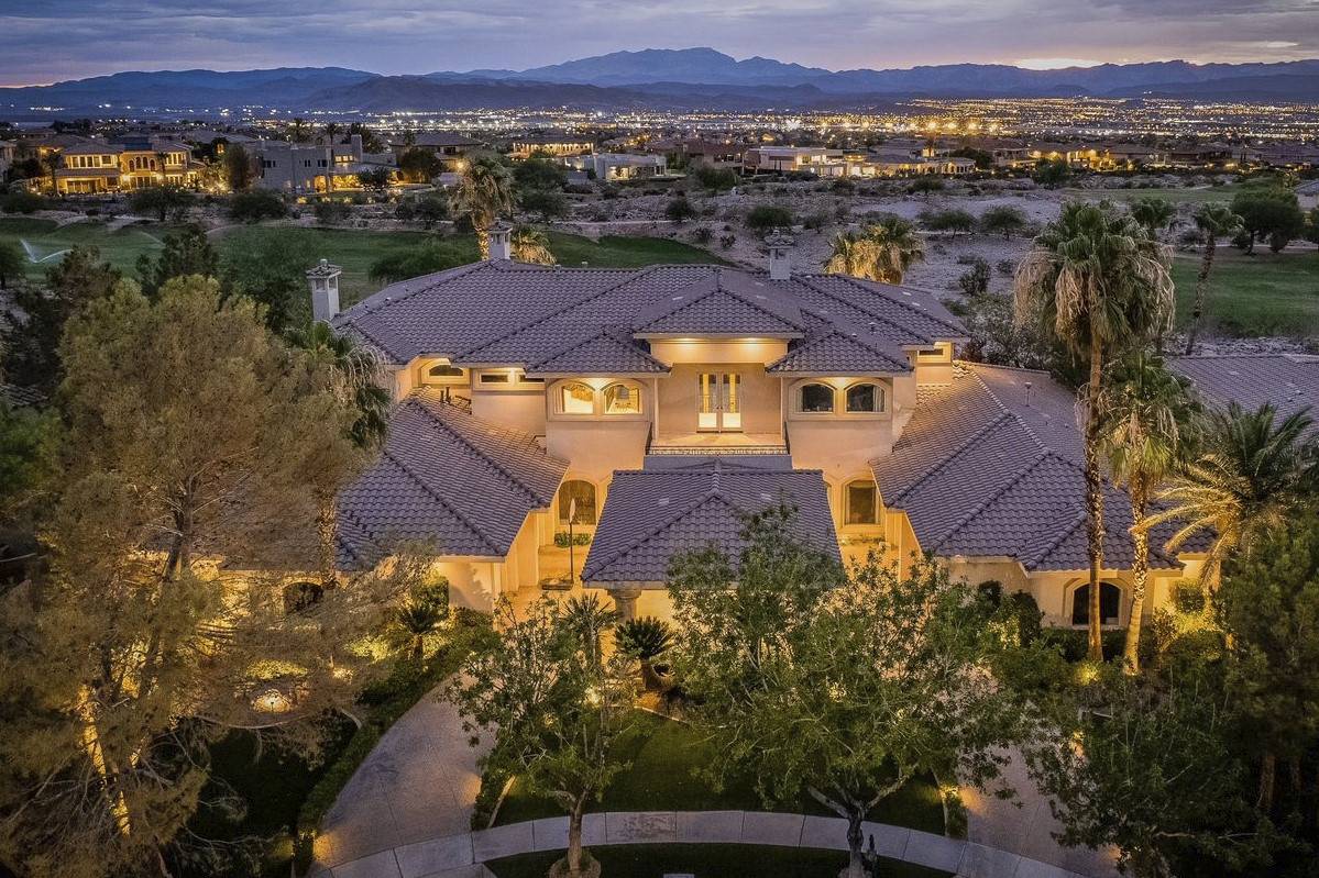 Luxurious Estate with Stunning Sunset Views in Las Vegas
