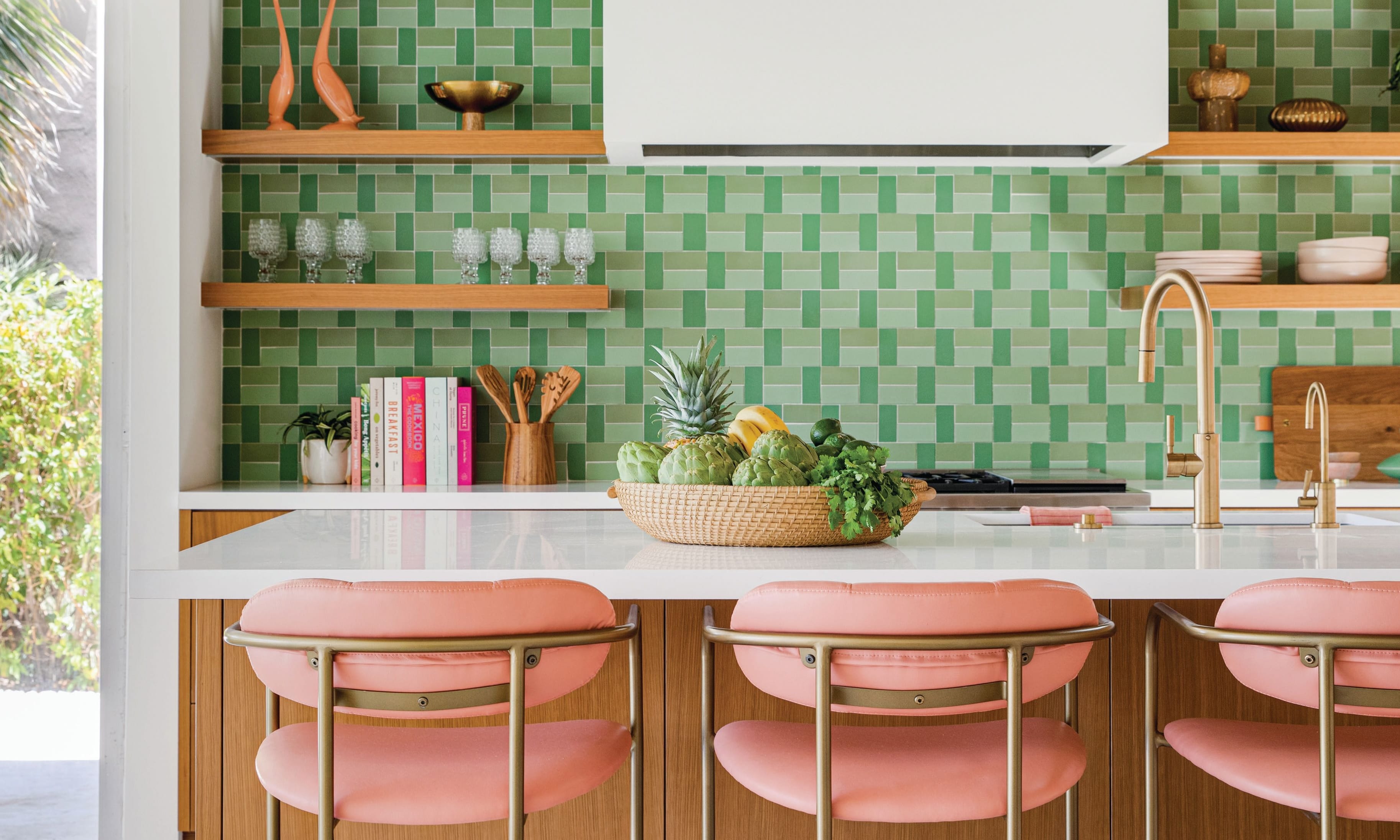 Chic Beach Inspired Kitchen: Modern Midcentury Design