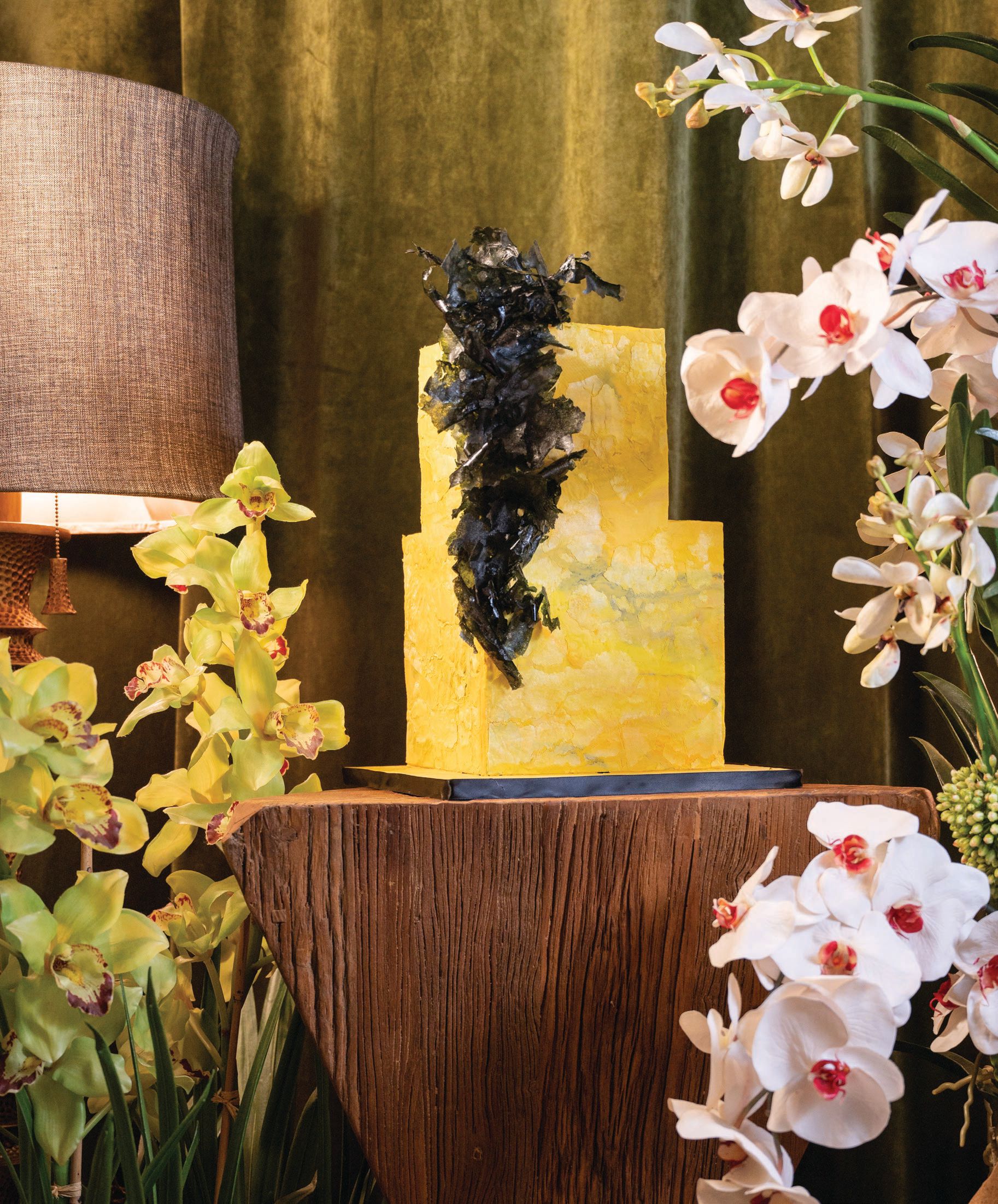 Vibrant Wedding Cakes of 2023: Bold Colors & Unique Designs