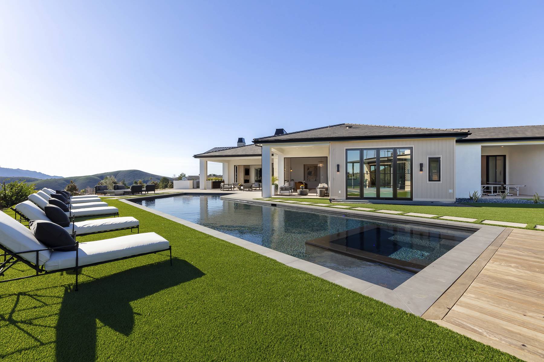 Discover Luxury at Dawn Meadow: Westlake Village Estate