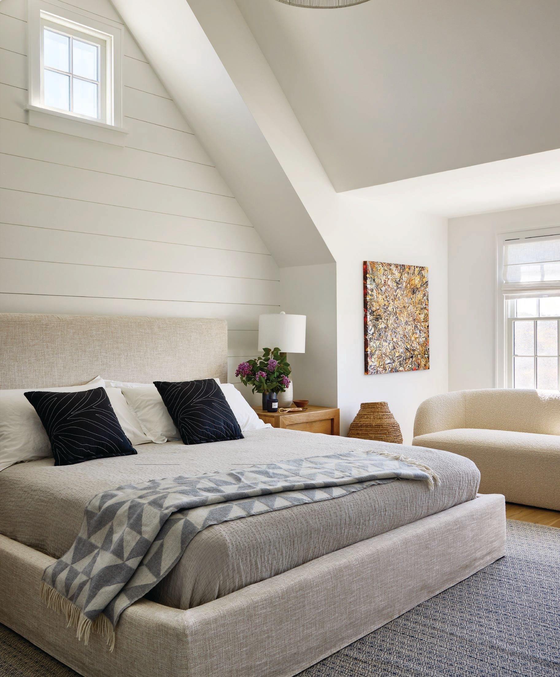 Elegant Nantucket Home Design: A Modern Rustic Retreat