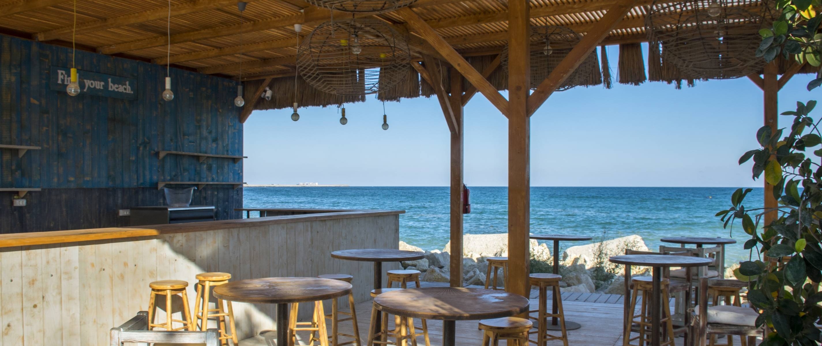 Waterfront Bars in Miami for a Lively Atmosphere