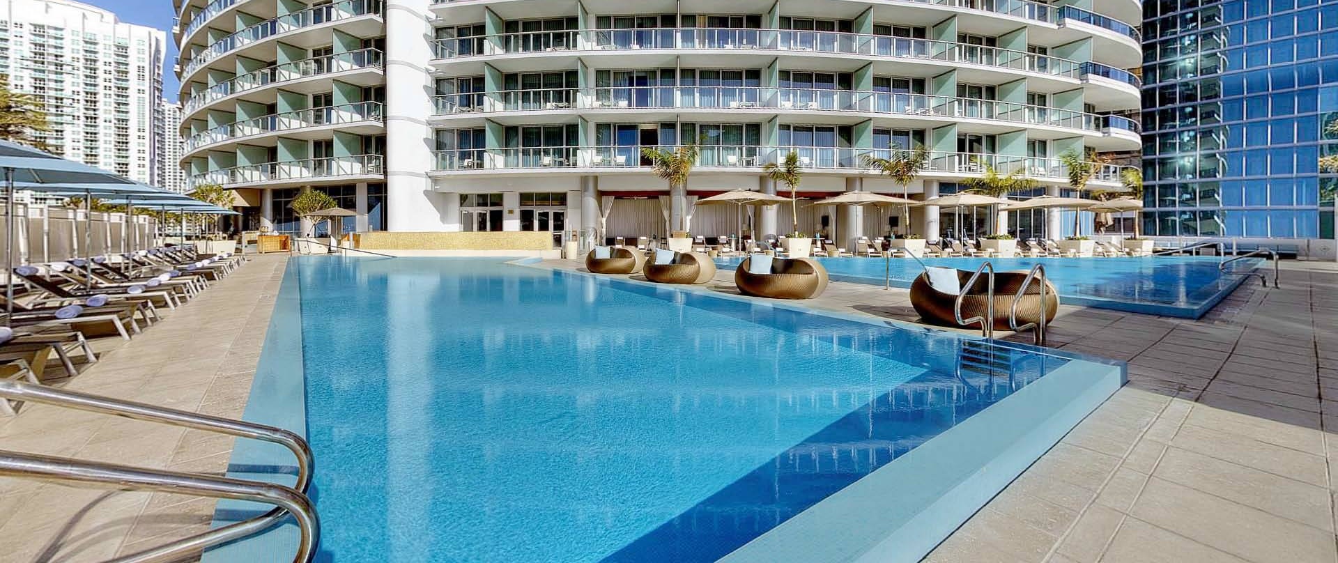 Top Poolside Workspaces in Miami for Productive Relaxation