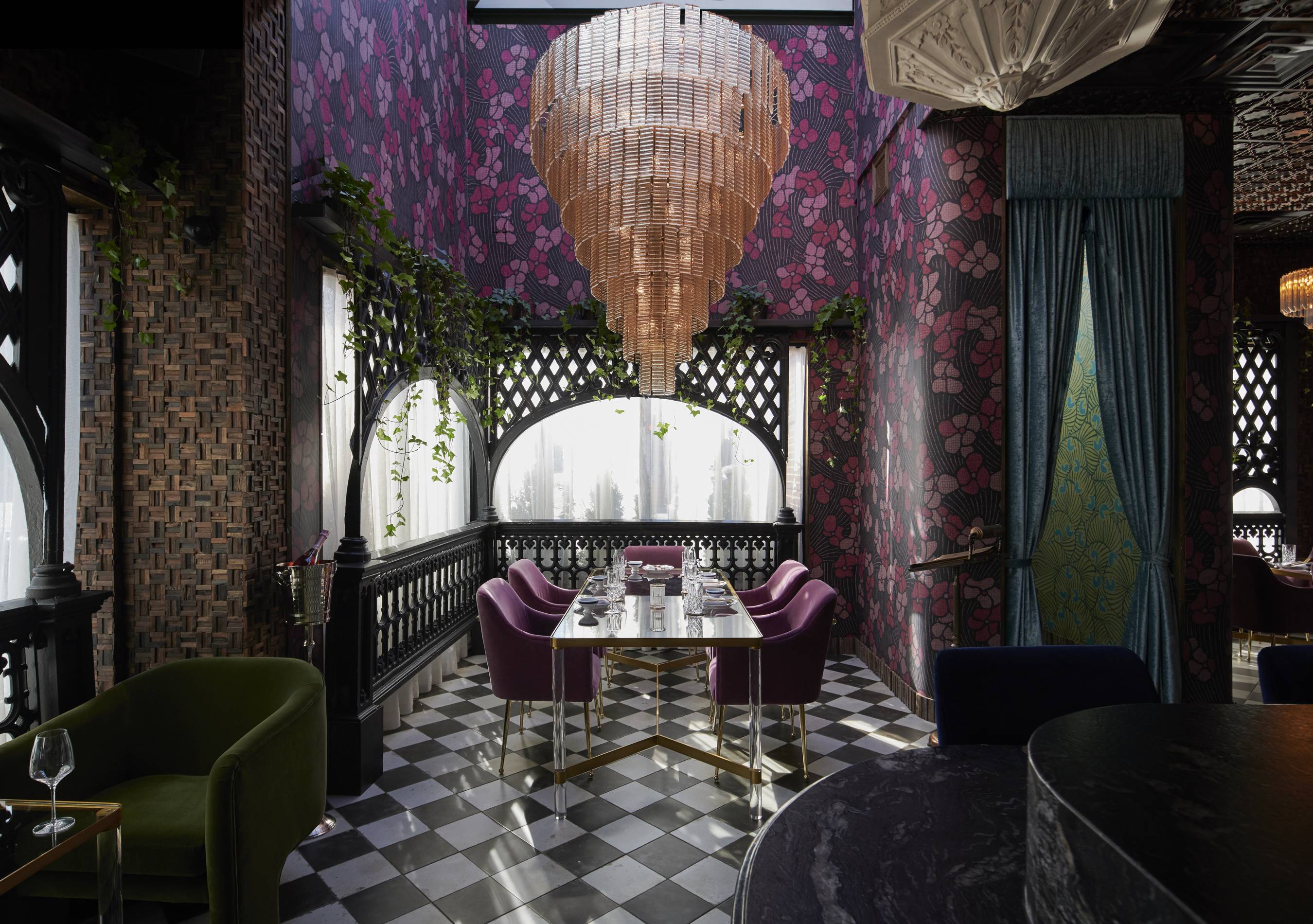 Explore West Town, Chicago: Dining, Culture & Shopping Guide