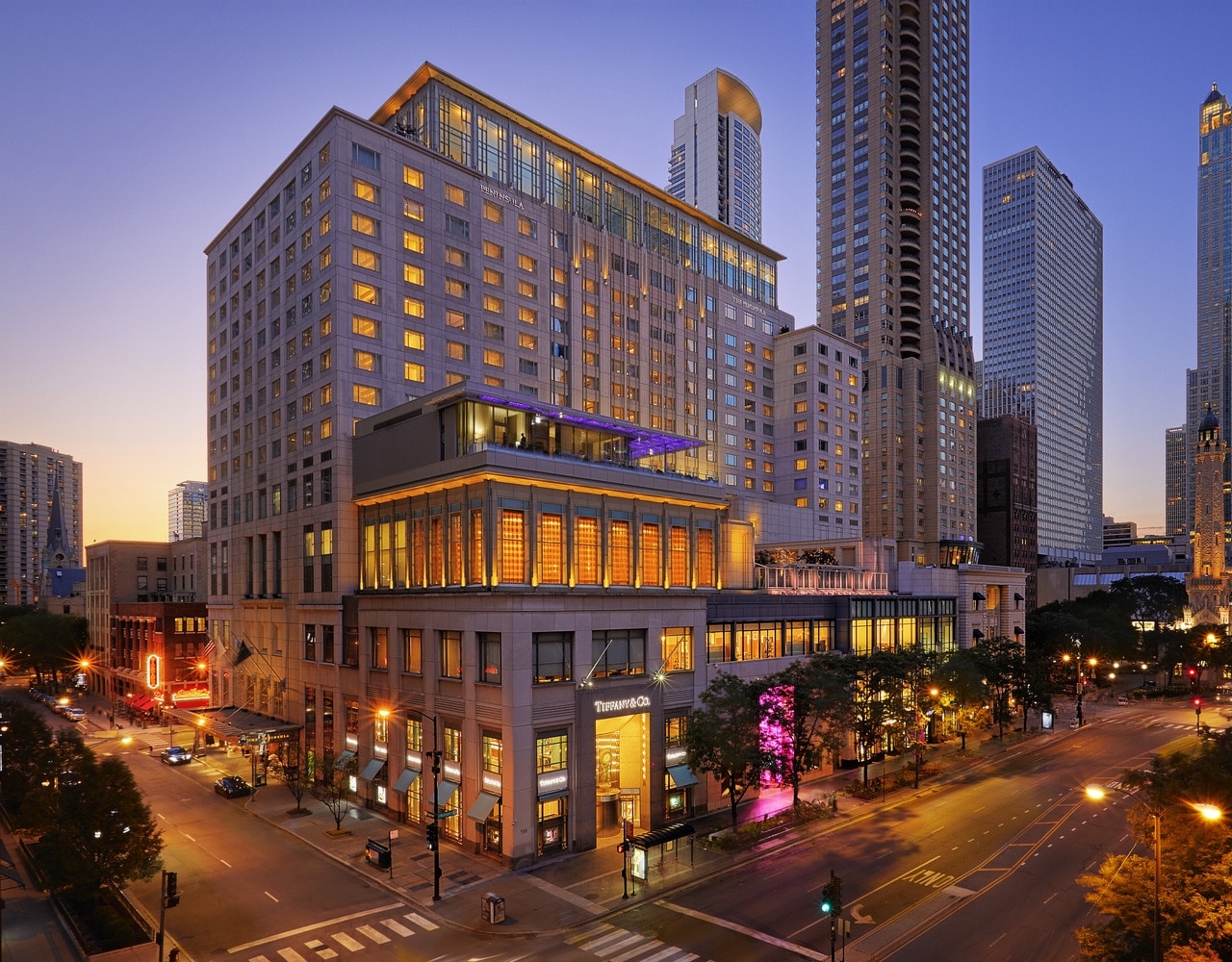 Explore Chicago's Magnificent Mile: Top Eats, Stays & Shops