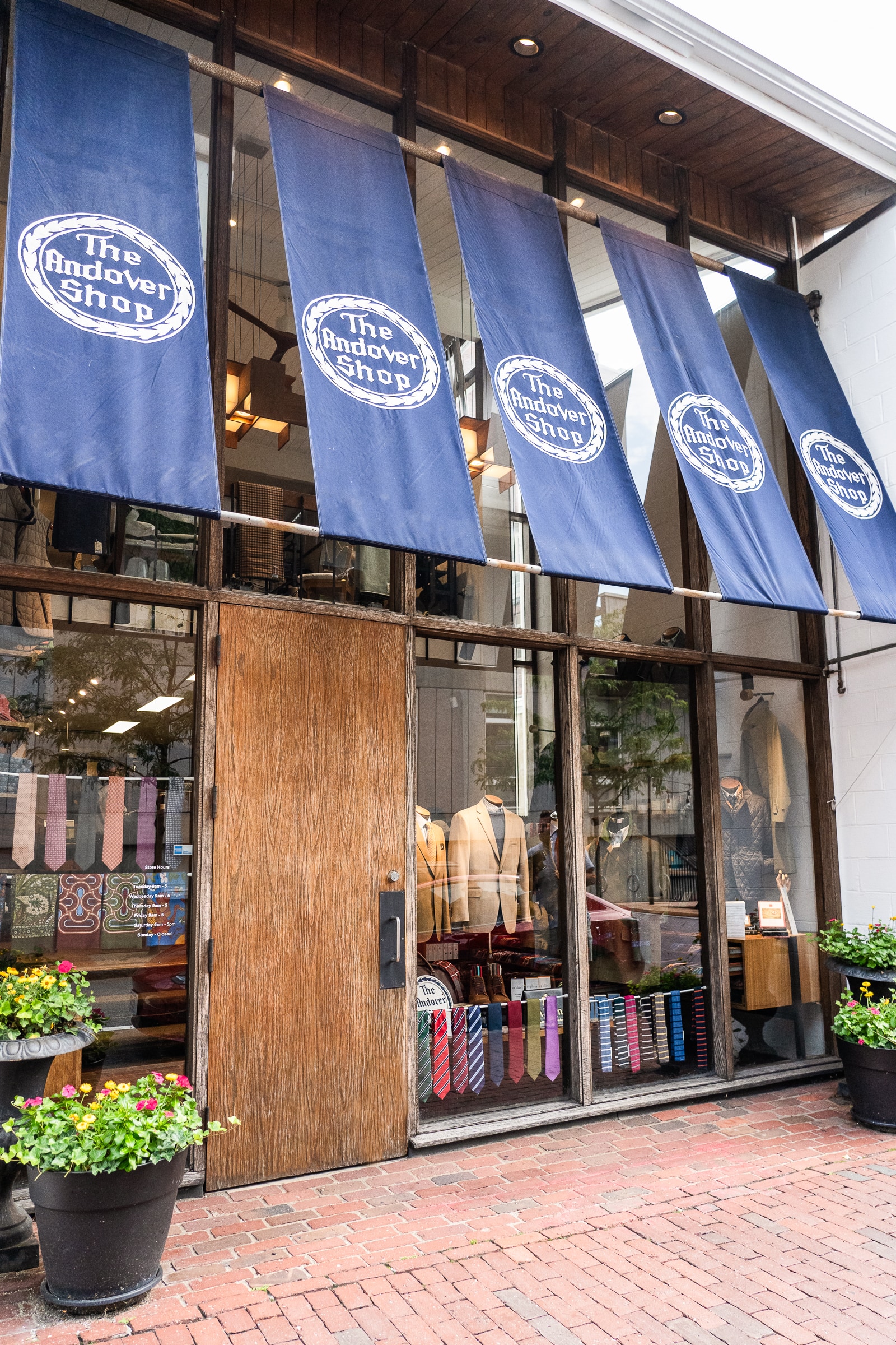 Harvard Square: Ultimate Guide to Dining, Shopping, & Fun