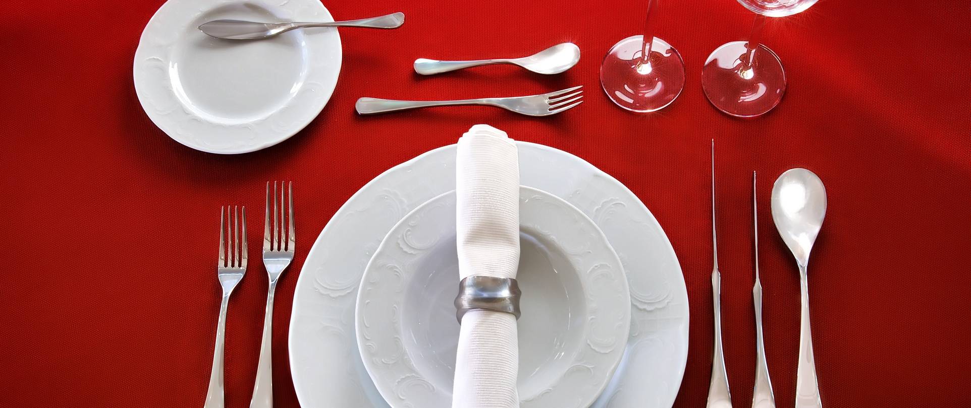 Mastering Table Etiquette: 8 Essential Tips for Dining