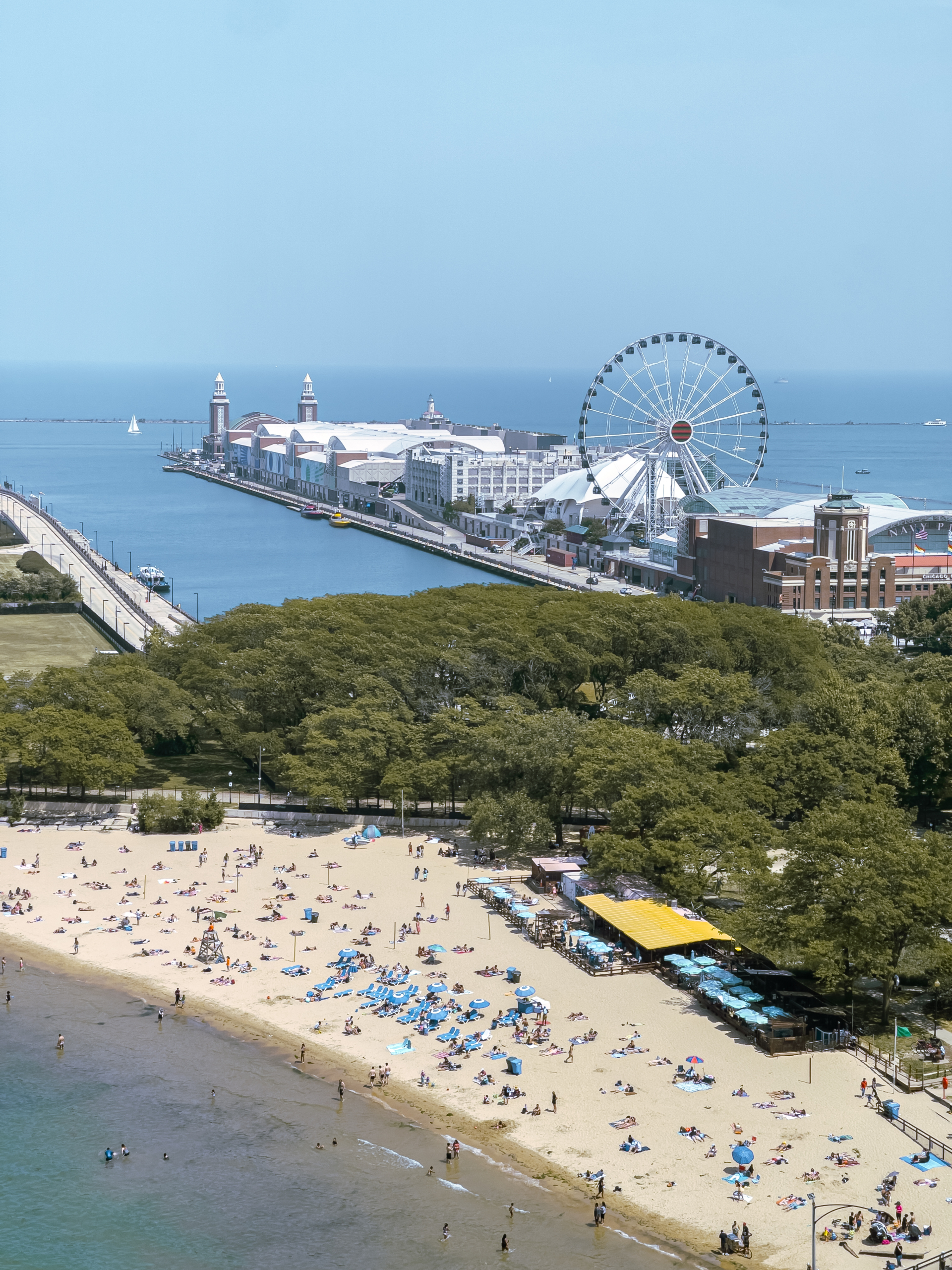 Explore Streeterville: Dining, Shopping & Attractions Guide
