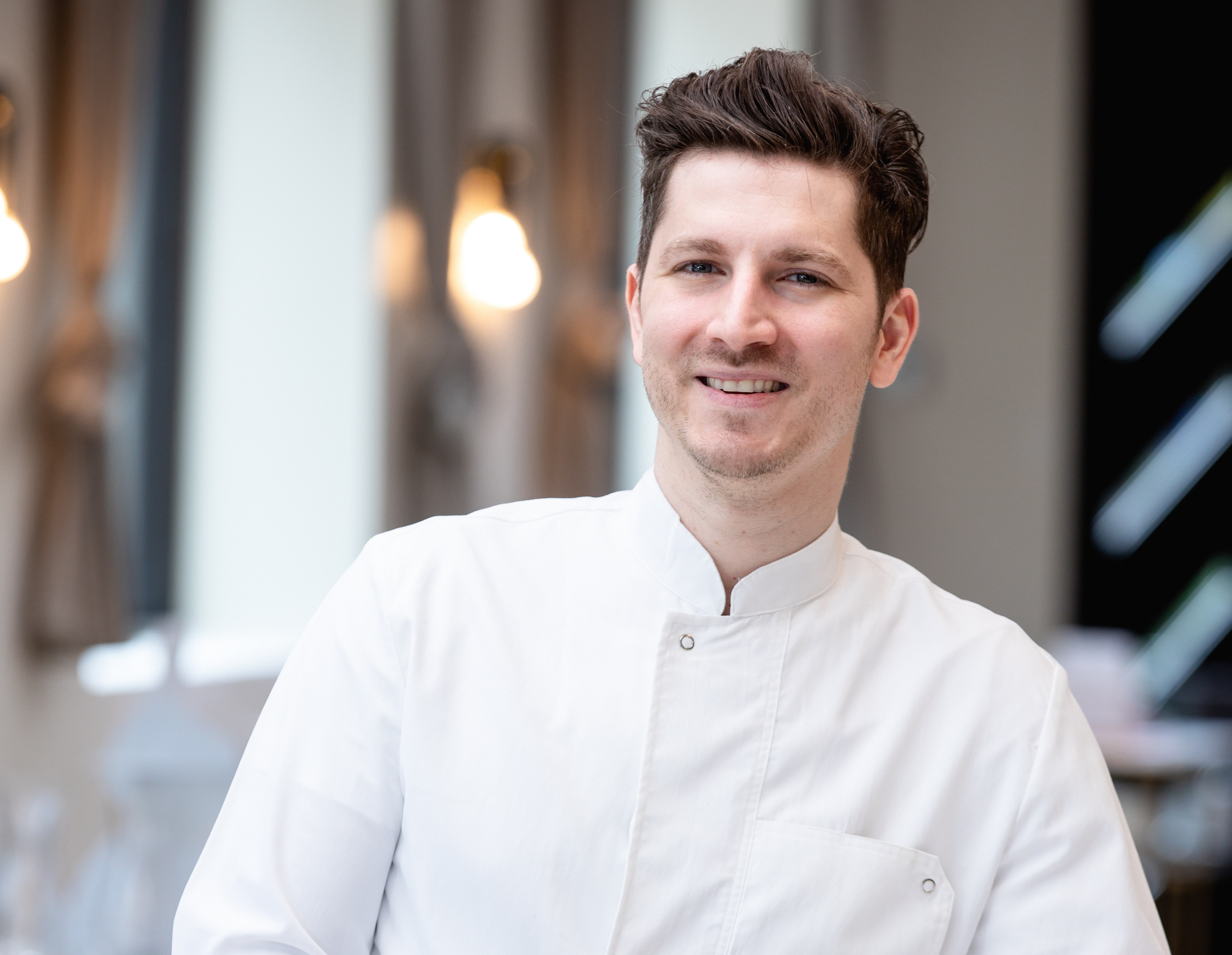 Join Esmé's 'Spring For Good' Dinner: Support Embarc Chicago