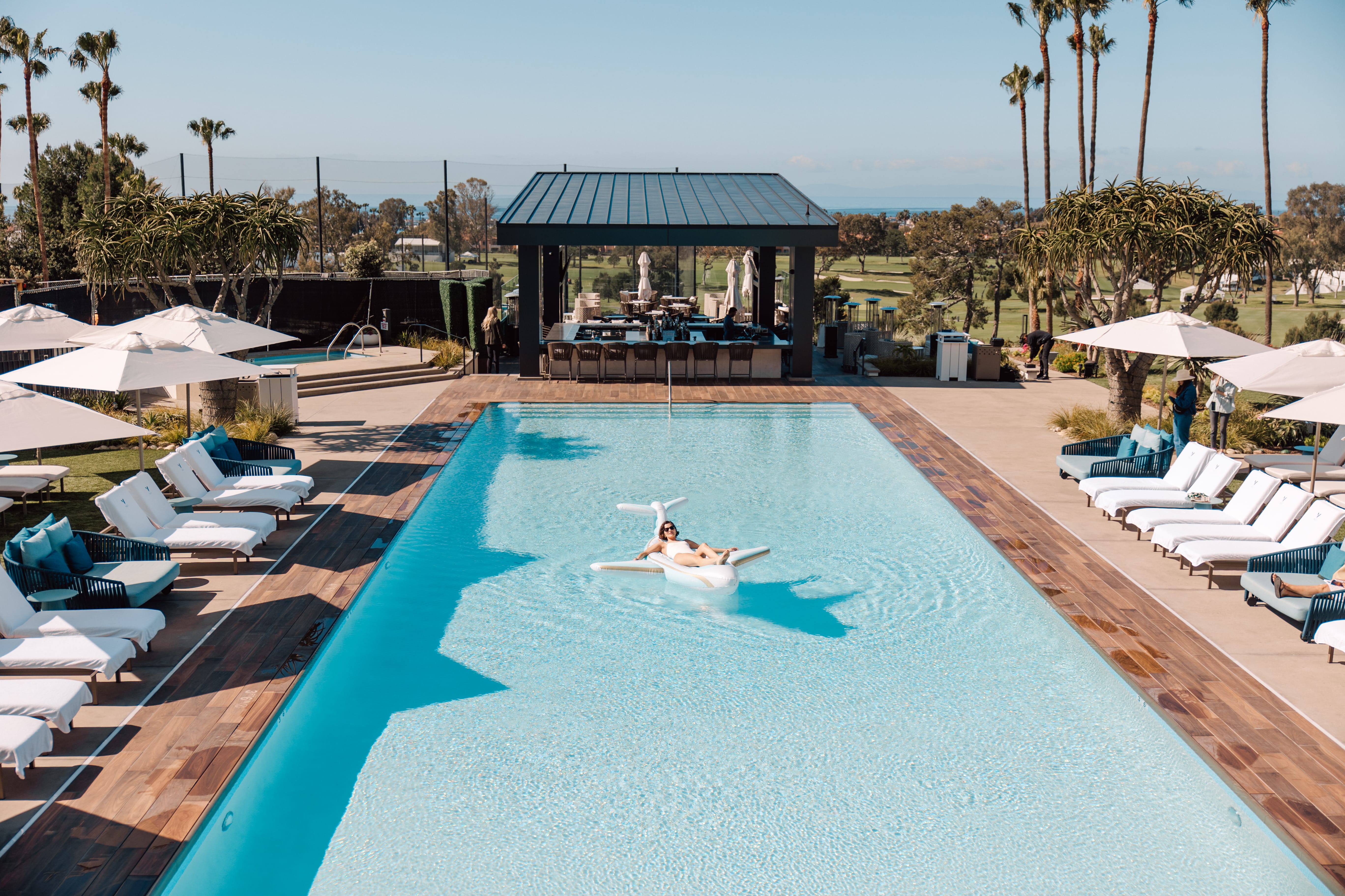 Discover Newport Beach: Top Hotels, Dining, and Shopping Guide