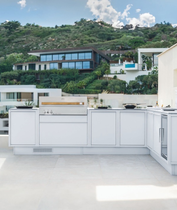 Create Your Dream Outdoor Retreat with Fire Pits & Loungers