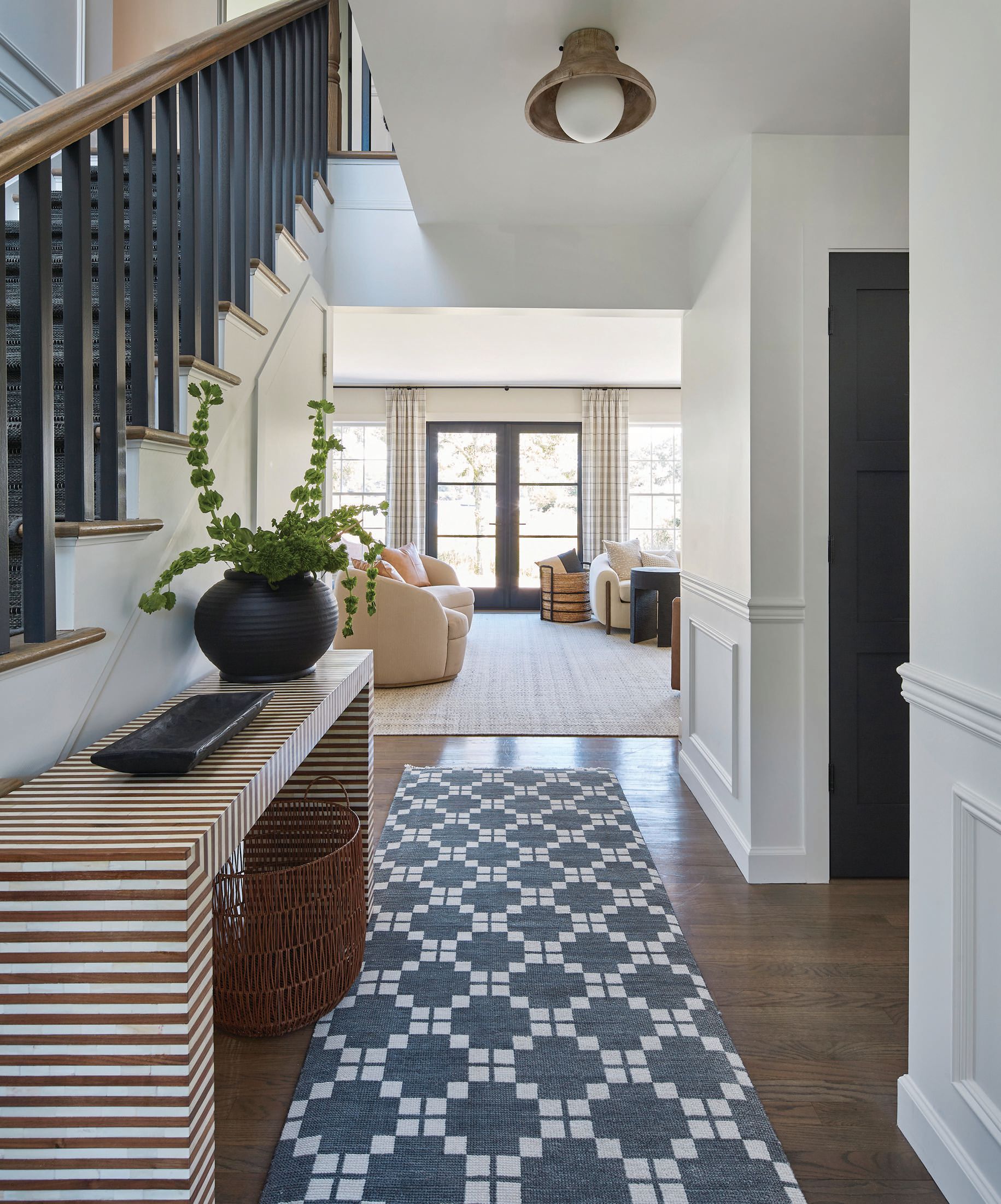 East Hampton Home: Modern Coastal Design Revealed