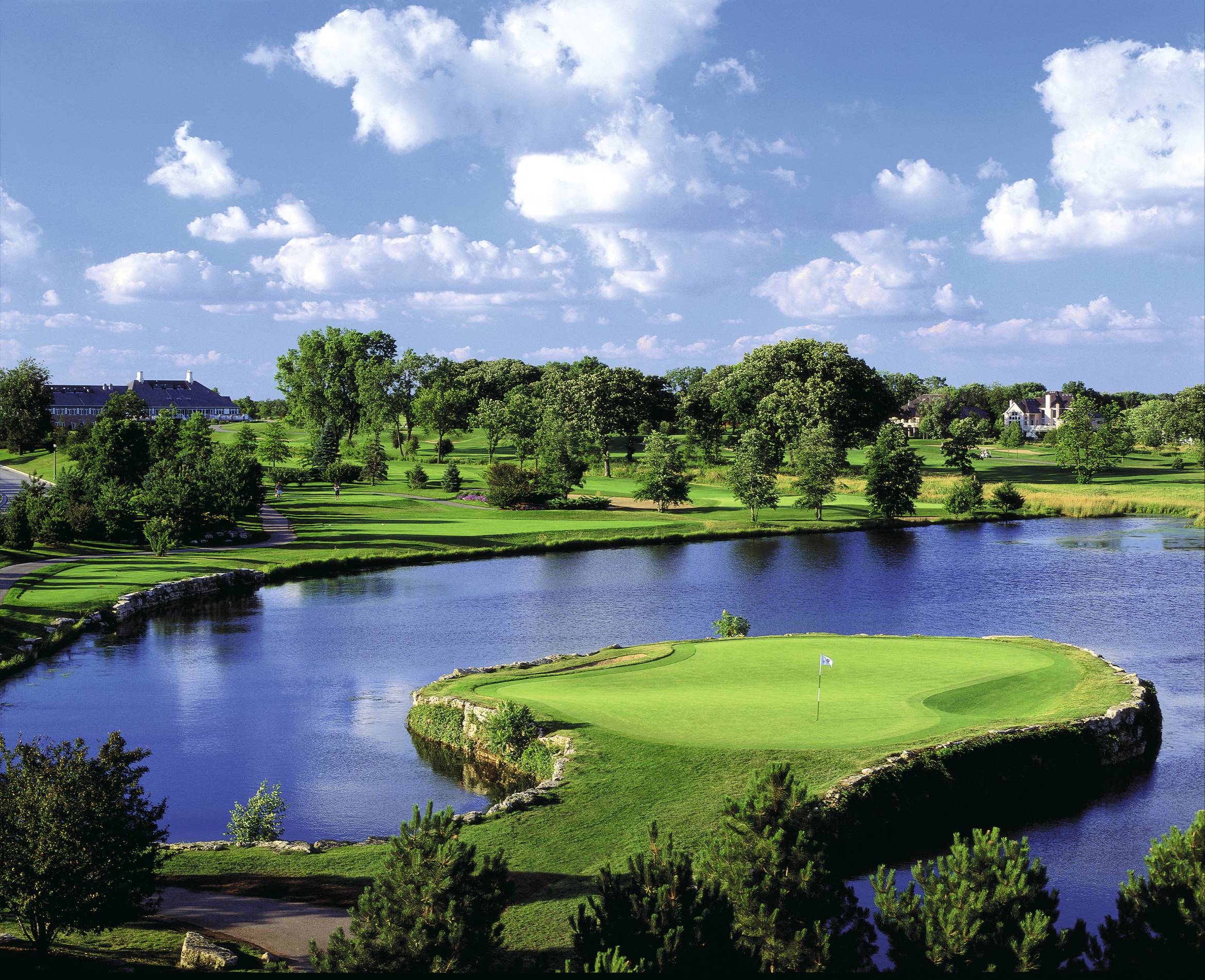Top 10 Golf Courses in Chicago to Tee Off in Style