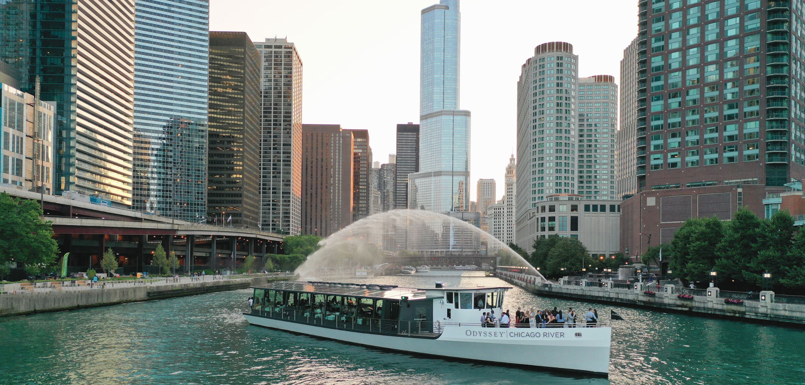 Unique Chicago Wedding Venues: Stunning Skyline & Yacht Options