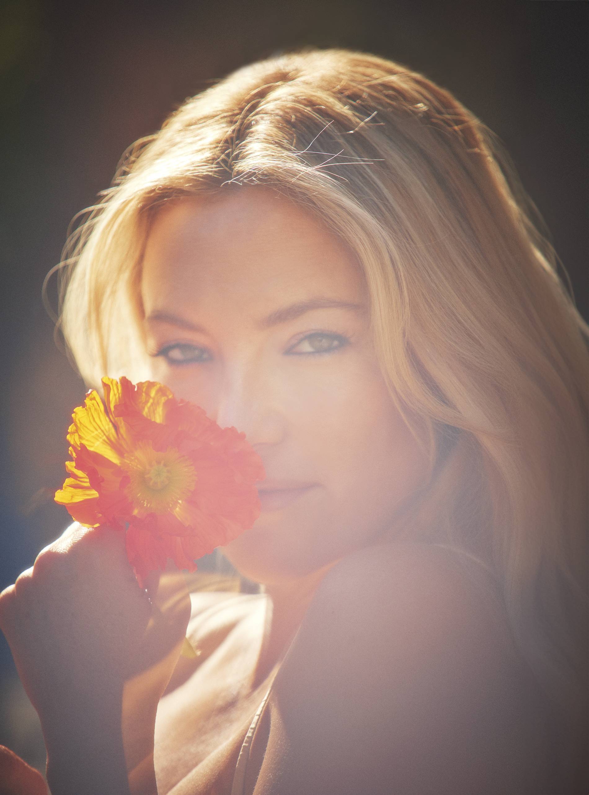 Kate Hudson's 'Glorious': Debut Album Earns Critical Acclaim