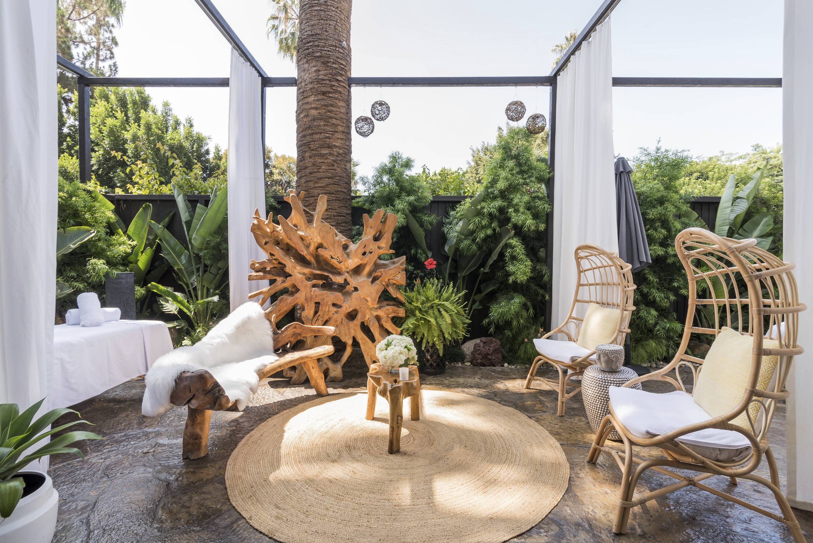 Experience a Day of Luxury at The Hollywood Roosevelt Hotel