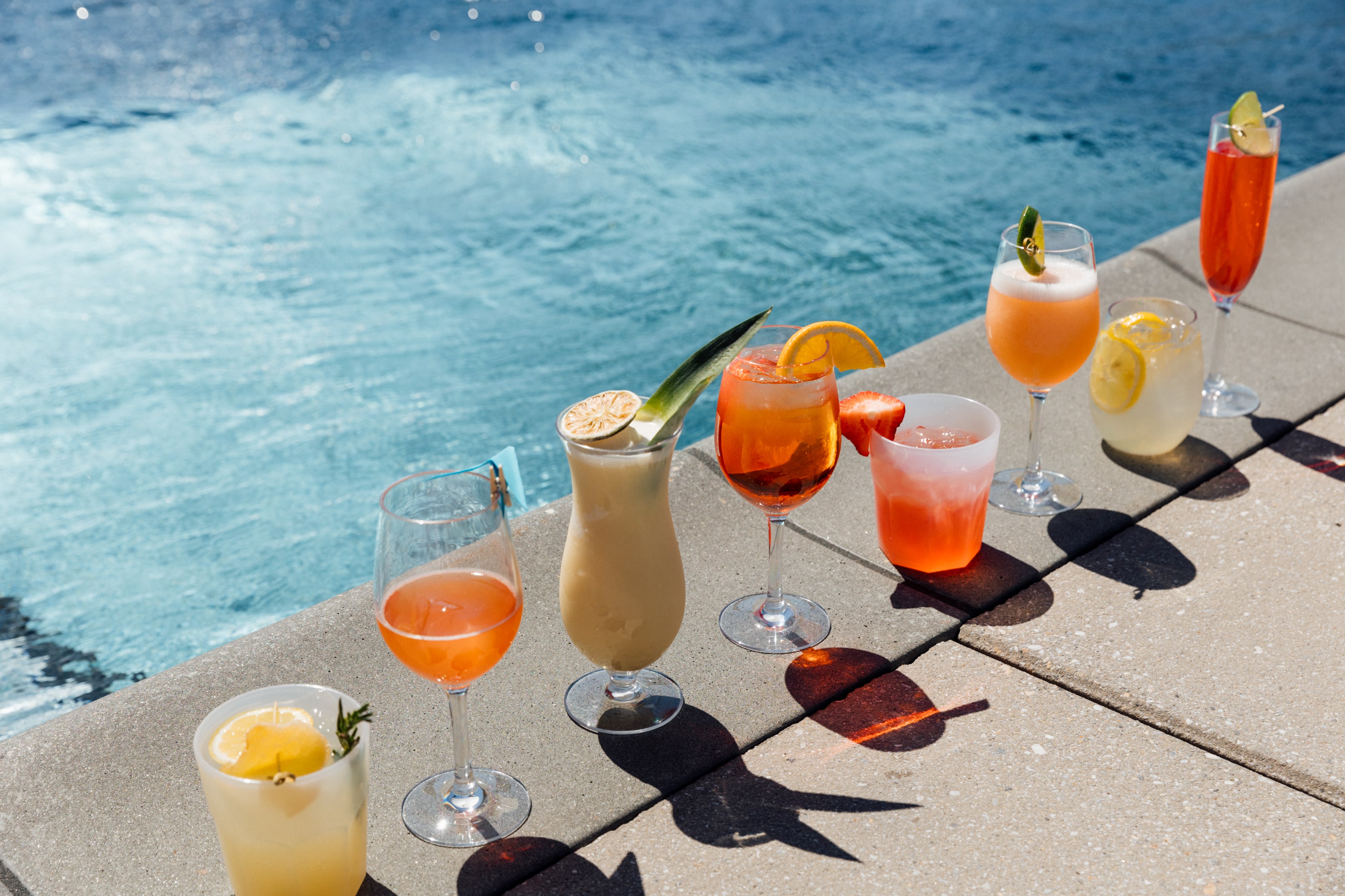 Top 6 Rooftop Pools in Chicago for Sun & Cocktails