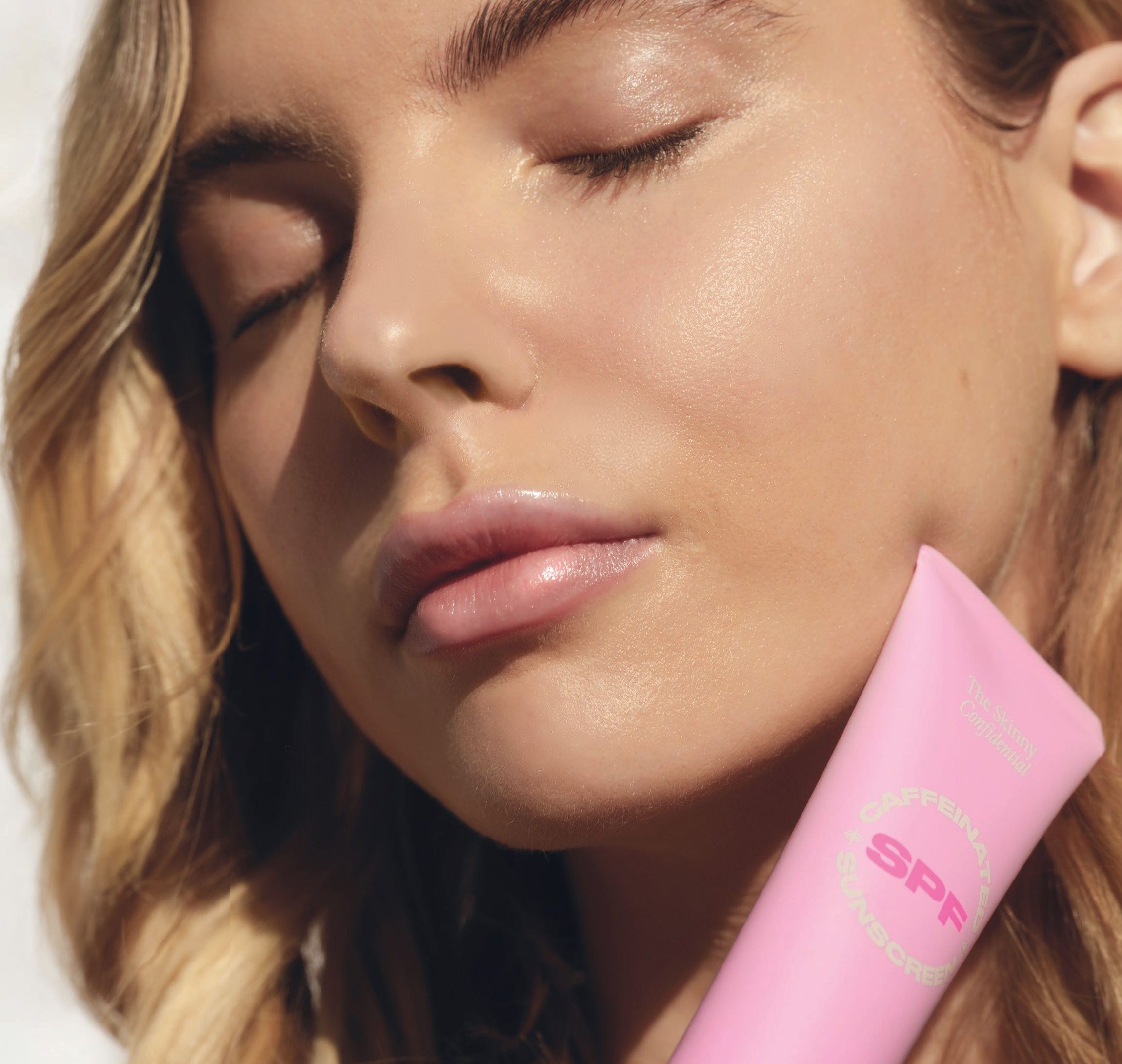 Sunscreen Essentials: Top Picks for Youthful Skin