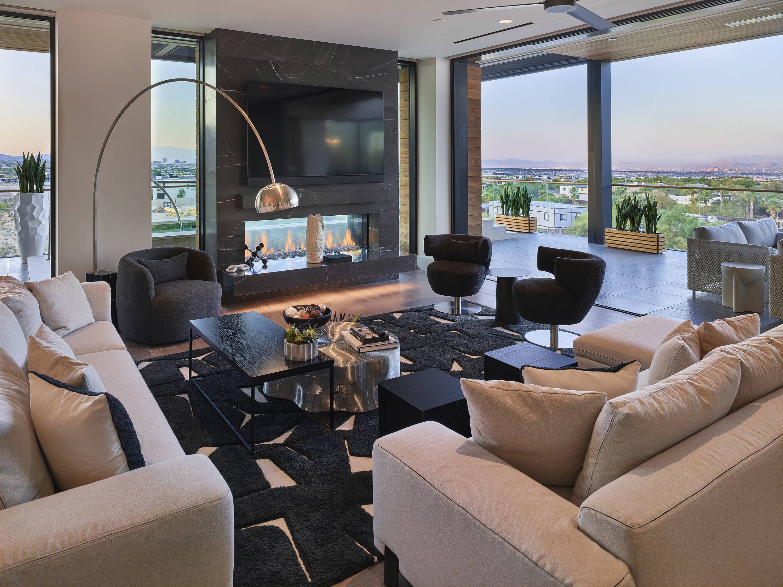 Luxury Living at The Summit Club: Clubhouse Suite #27