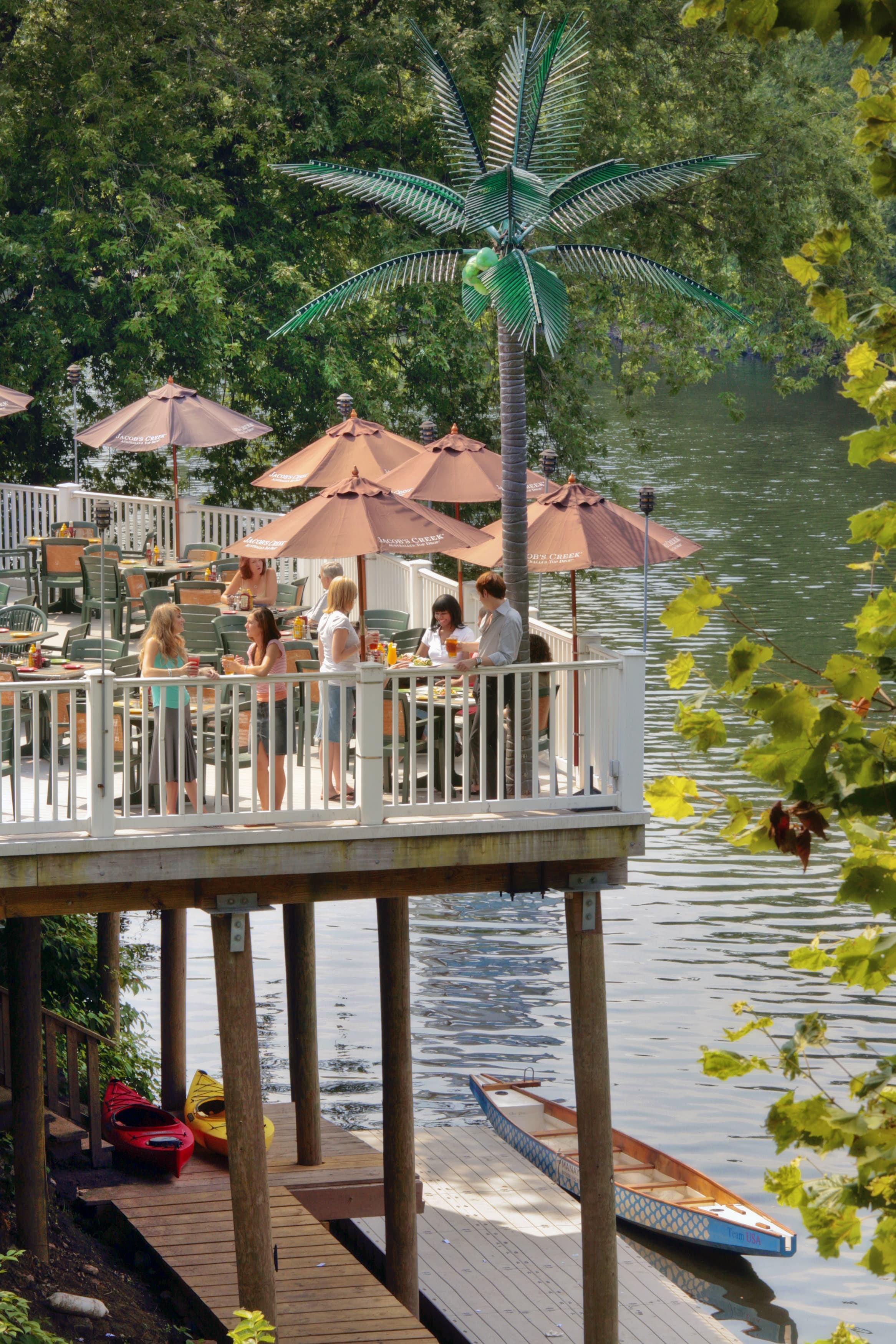 Top Waterfront Restaurants in Philadelphia